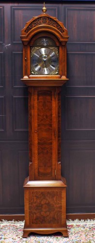 Lot 524 - REPRODUCTION MAHOGANY LONGCASE CLOCK the