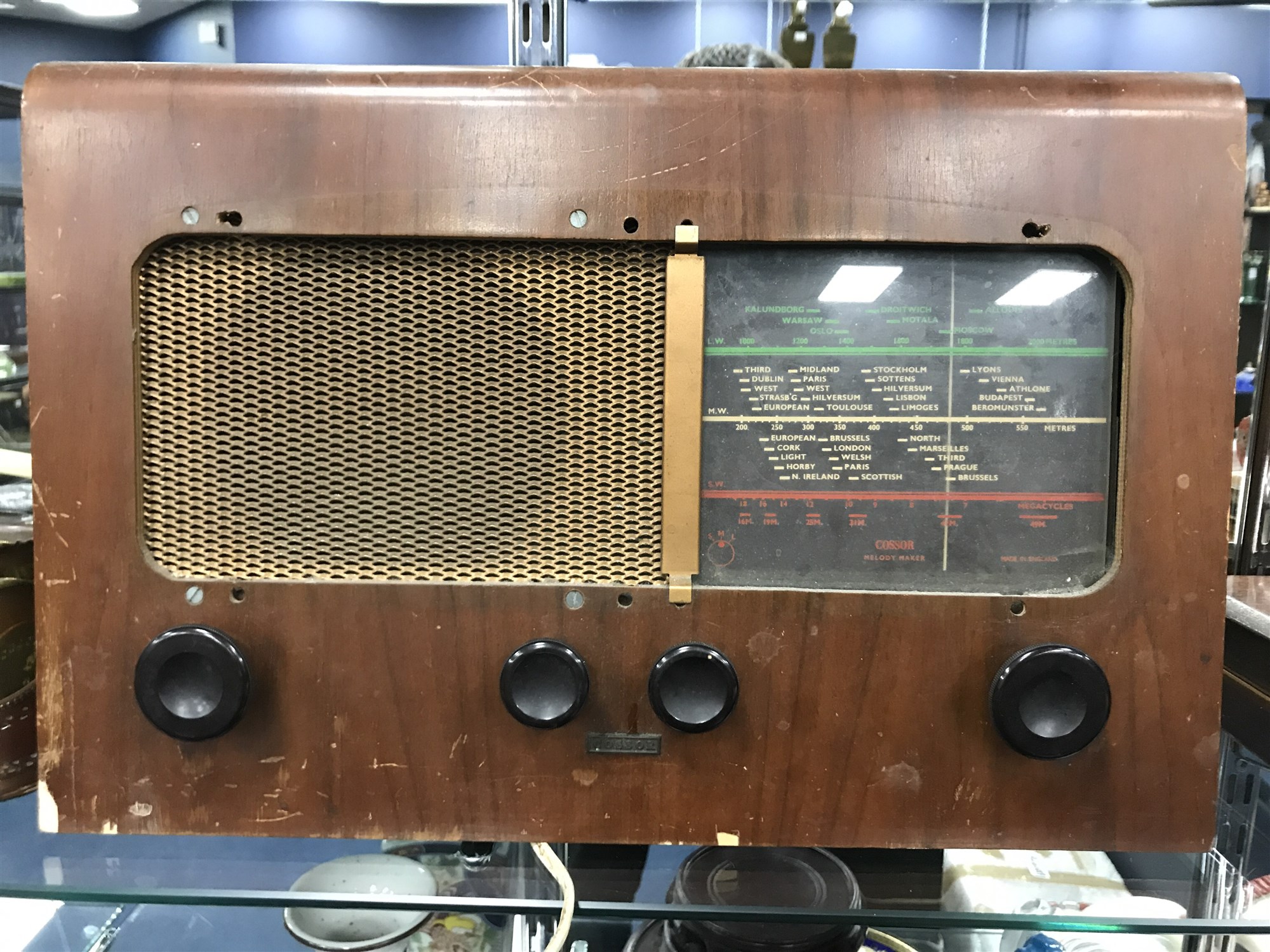 Lot 77 - VALVE RADIO AND A COLLECTION OF TOOLS