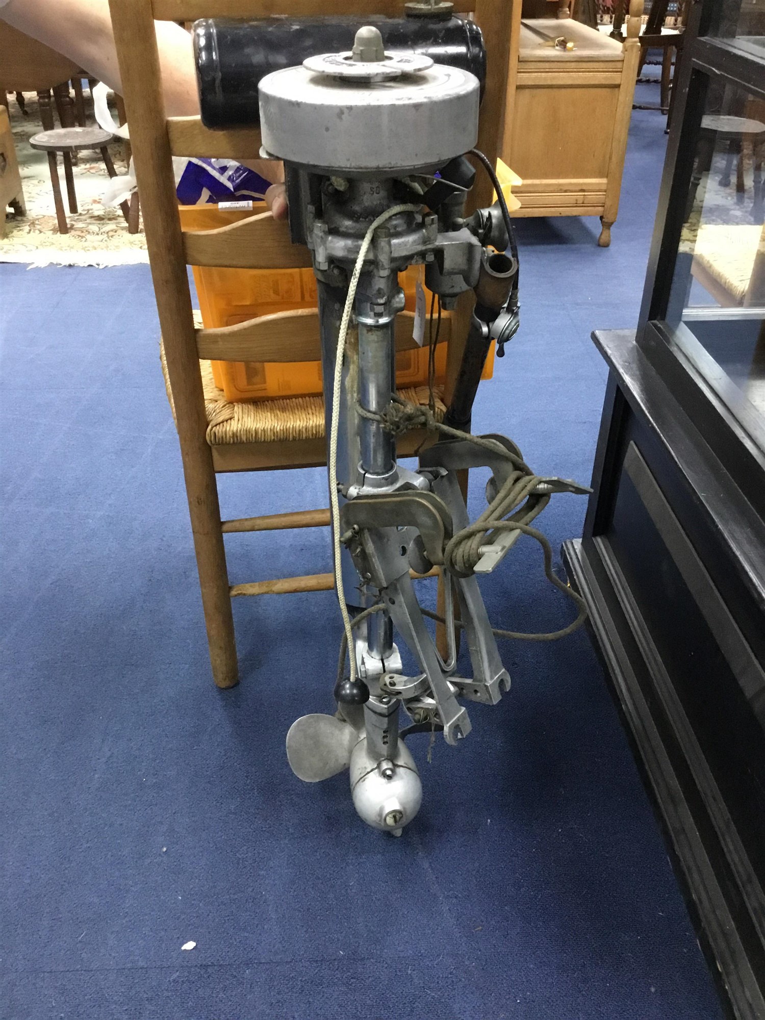 Lot 274 - A SMALL SEAGULL OUTBOARD ENGINE