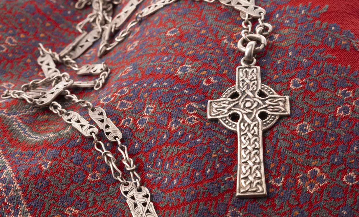 Lot 295 - A RARE ALEXANDER RITCHIE OF IONA SILVER