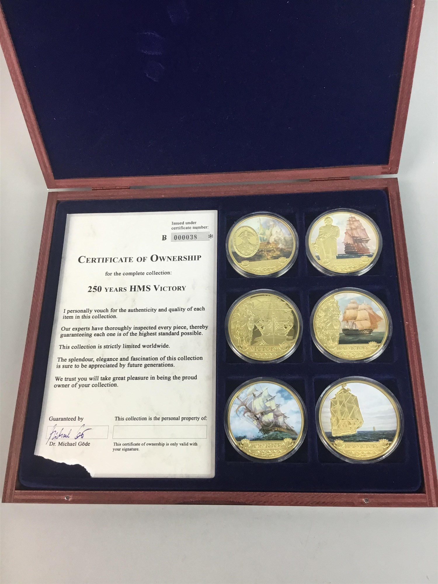 Lot 52 - AN HMS VICTORY 250 YEARS PRESENTATION COIN