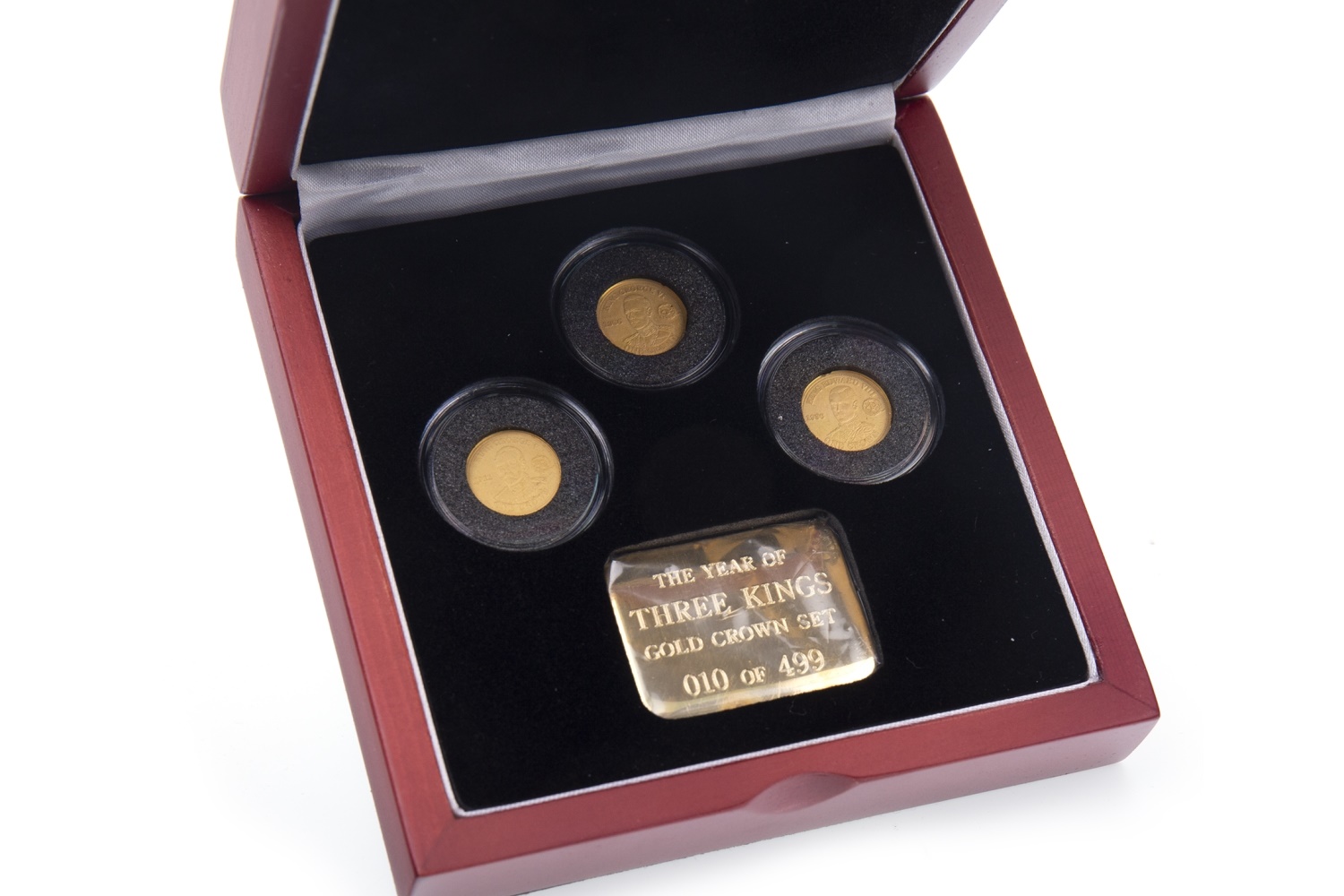 Lot 520 - A THE THREE KINGS GOLD CROWN SET,