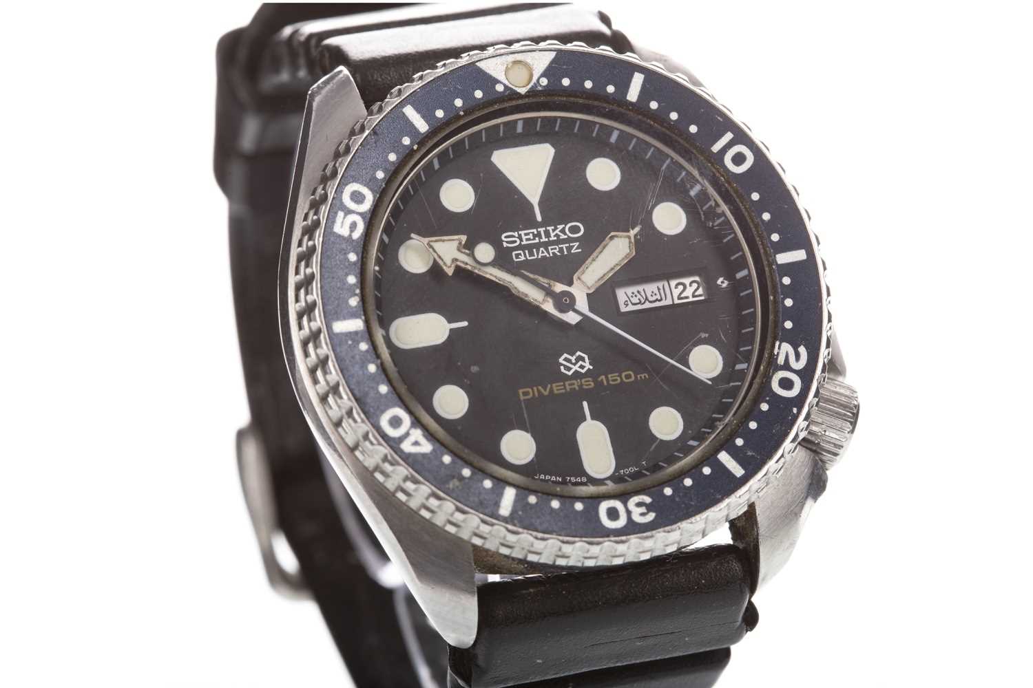 Lot 802 - A GENTLEMAN'S SEIKO QUARTZ DIVERS WATCH