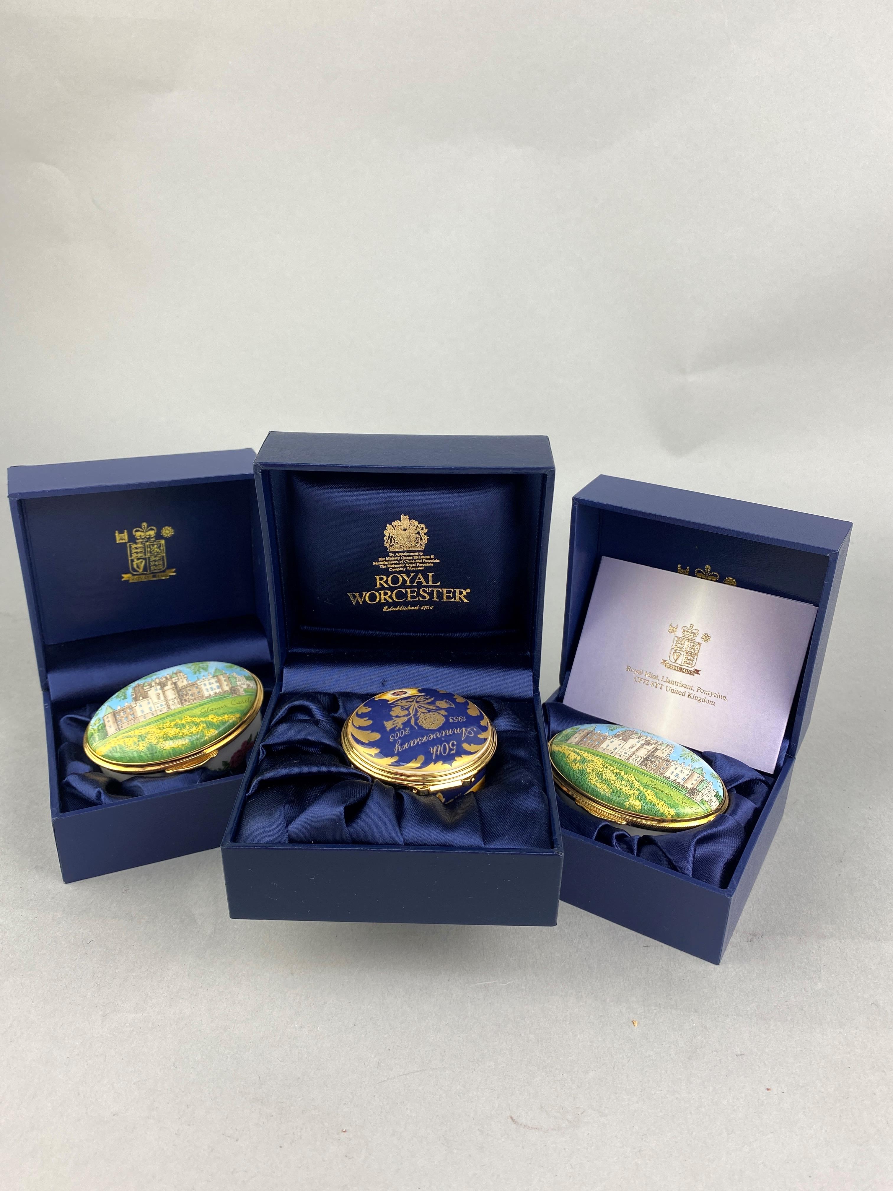 Lot 400 - A LOT OF COMMEMORATIVE ITEMS AND TWO ROYAL
