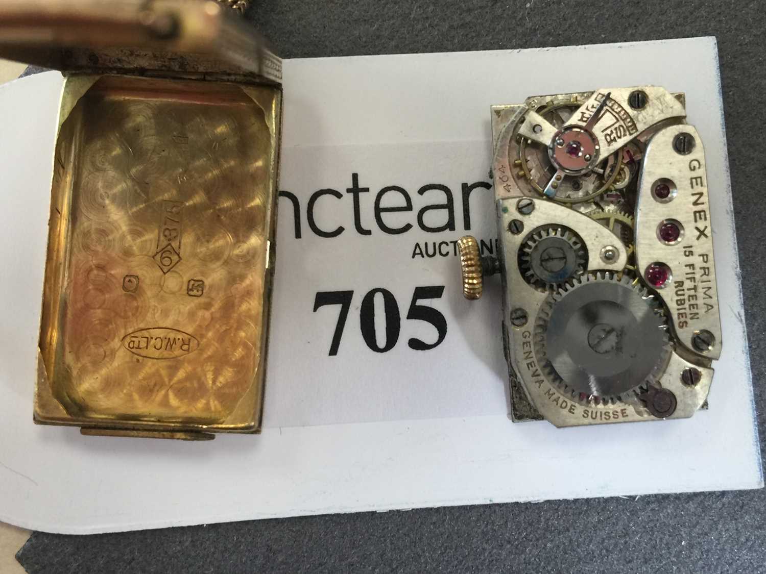 Lot 705 - A LADY'S GENEX NINE CARAT GOLD MANUAL WIND