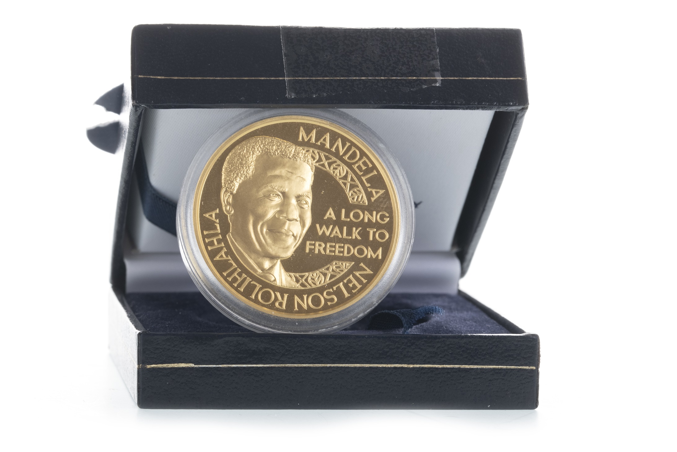 Lot 25 - A GOLD NELSON MANDELA DE KLERK COIN