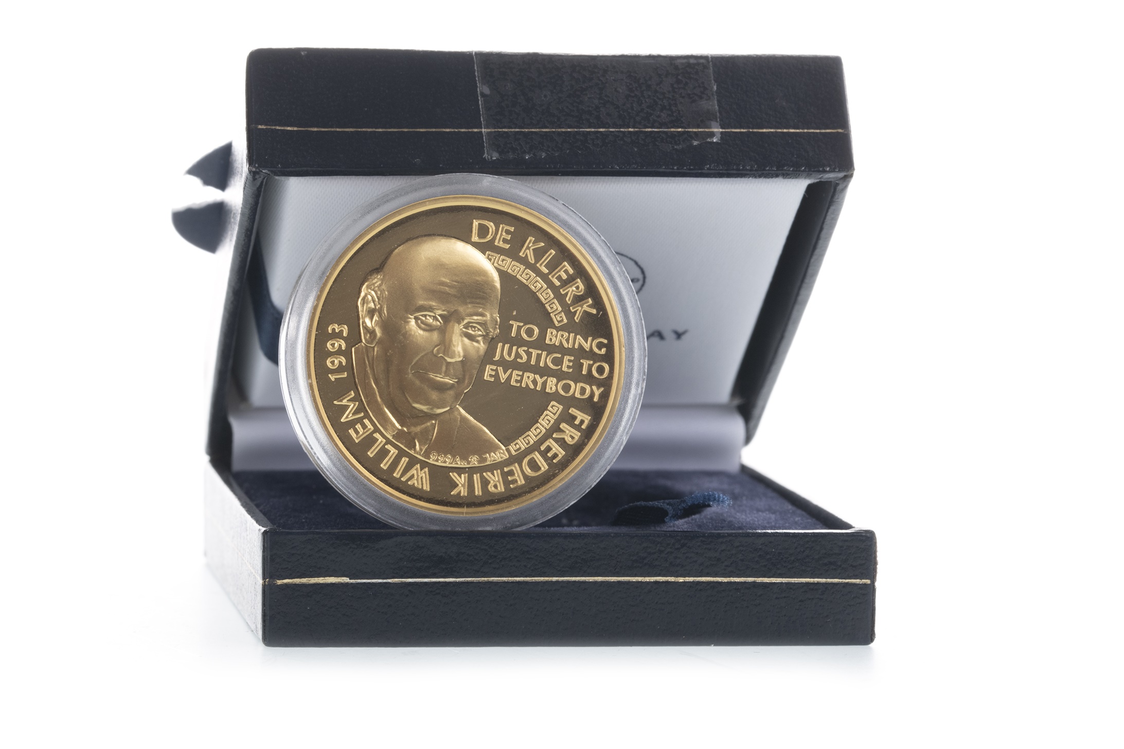 Lot 25 - A GOLD NELSON MANDELA DE KLERK COIN