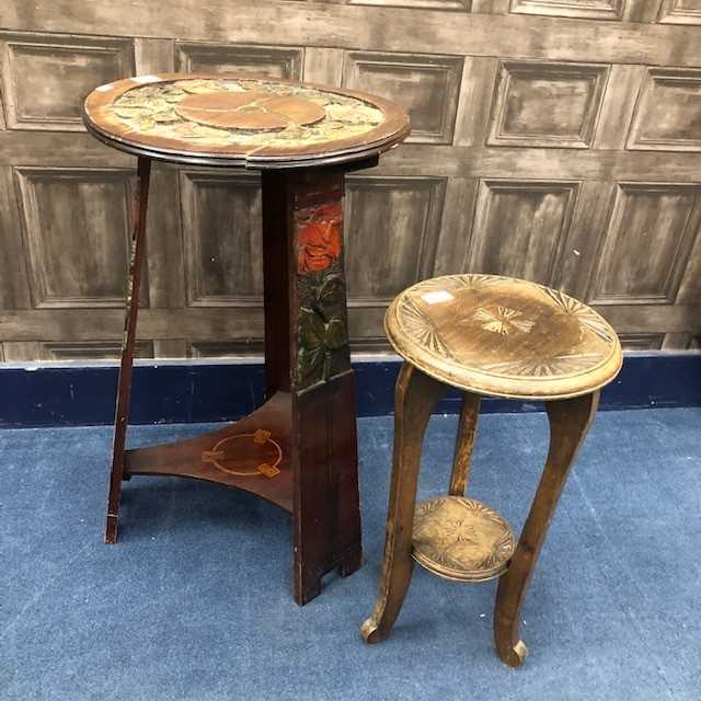 Lot 261 - AN ARTS & CRAFTS CARVED CIRCULAR TABLE AND