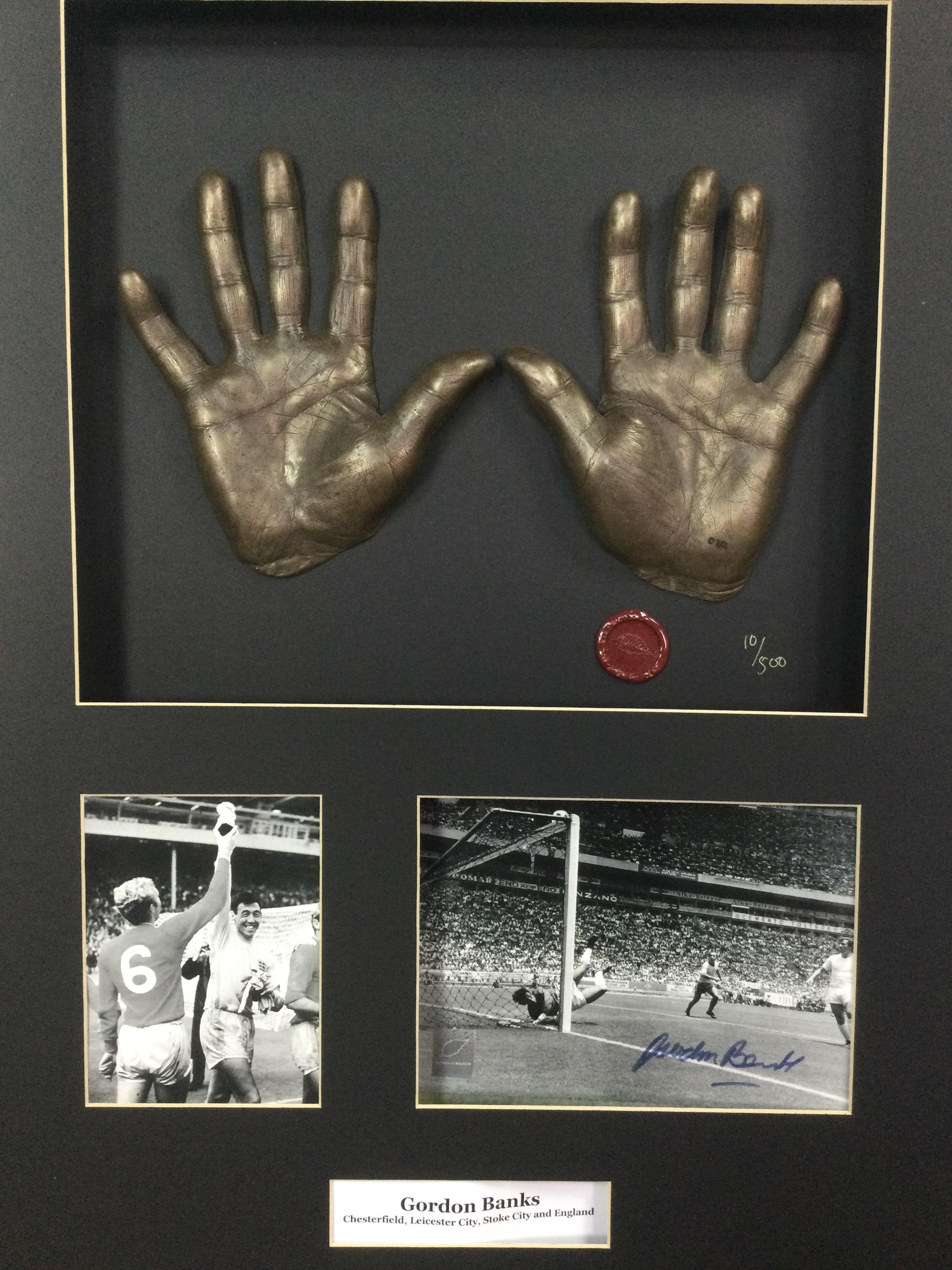 Lot 1725 - A LIMITED EDITION GORDON BANKS DISPLAY
