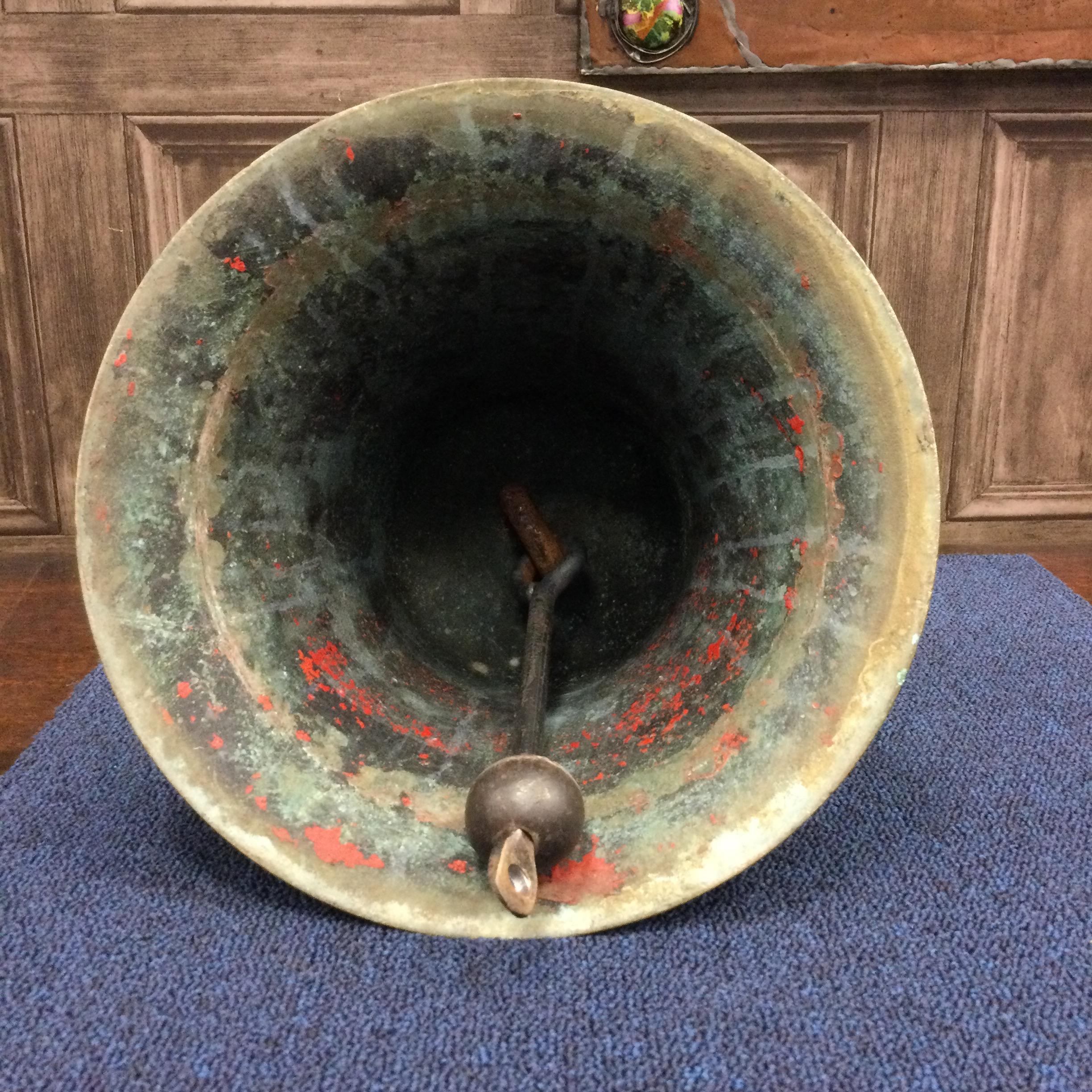 Lot 1314 - A WWII AIR MINISTRY R.A.F. SCRAMBLE BELL