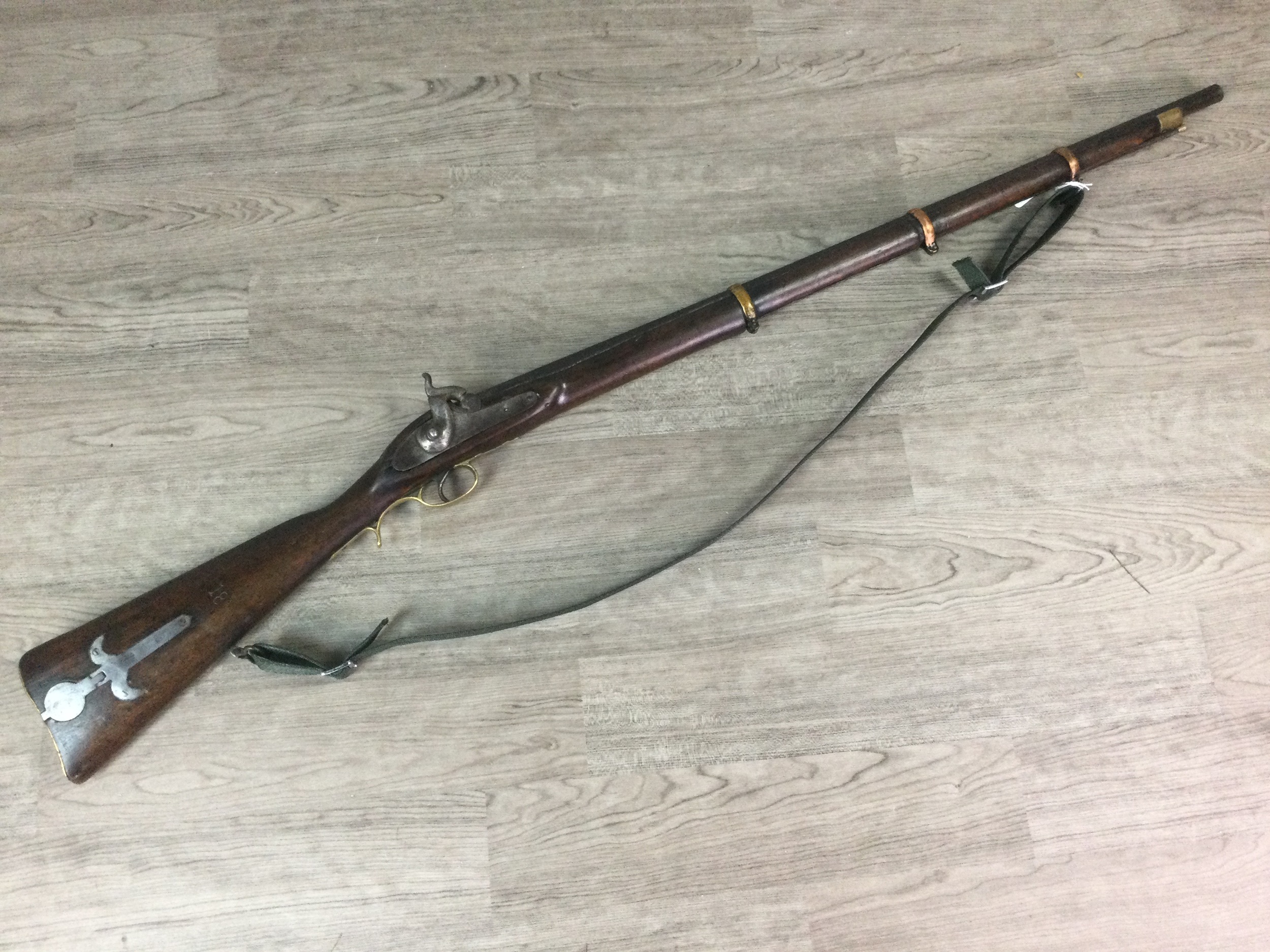 Lot 1414 - A PERCUSSION MUSKET OF 19TH CENTURY DESIGN