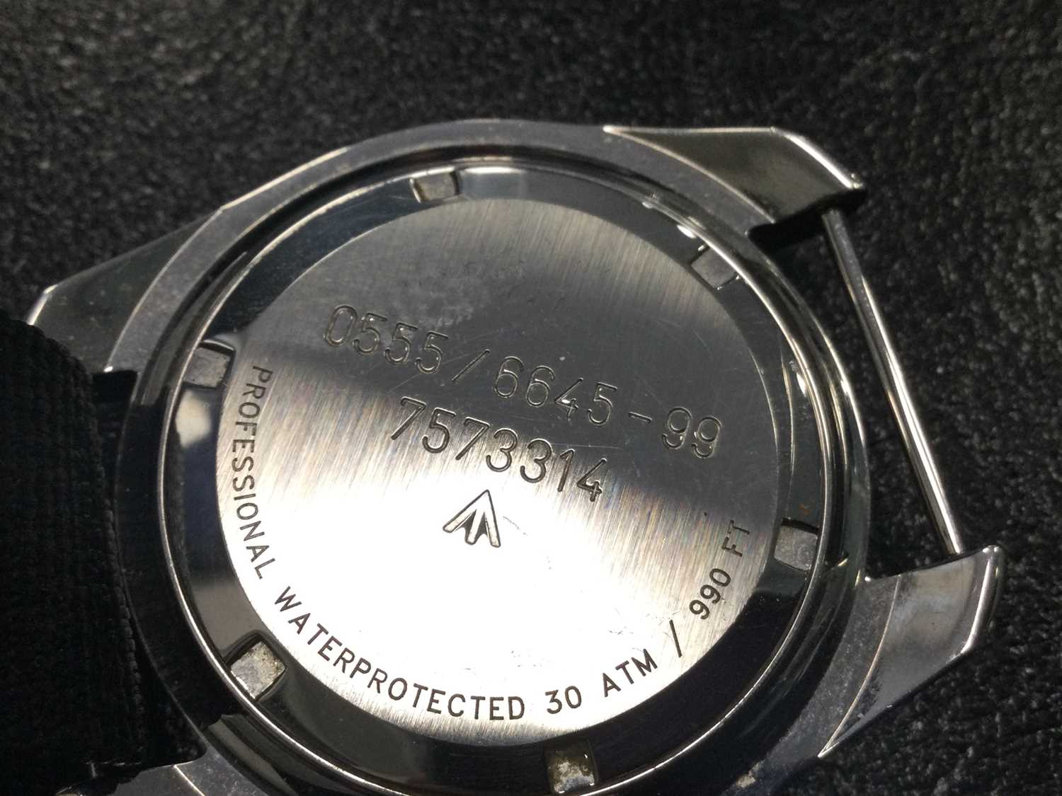 Lot 811 - A CWC MILITARY ROYAL NAVY DIVERS STAINLESS