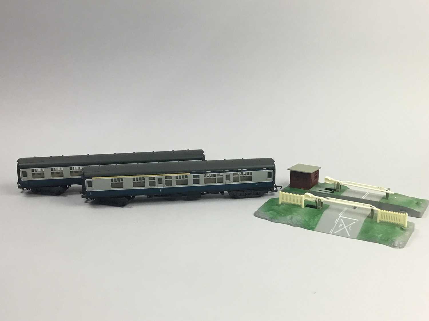Lot 25 - A UNIMAX CENTRAL EXPRESS TRAIN SET, LIMA