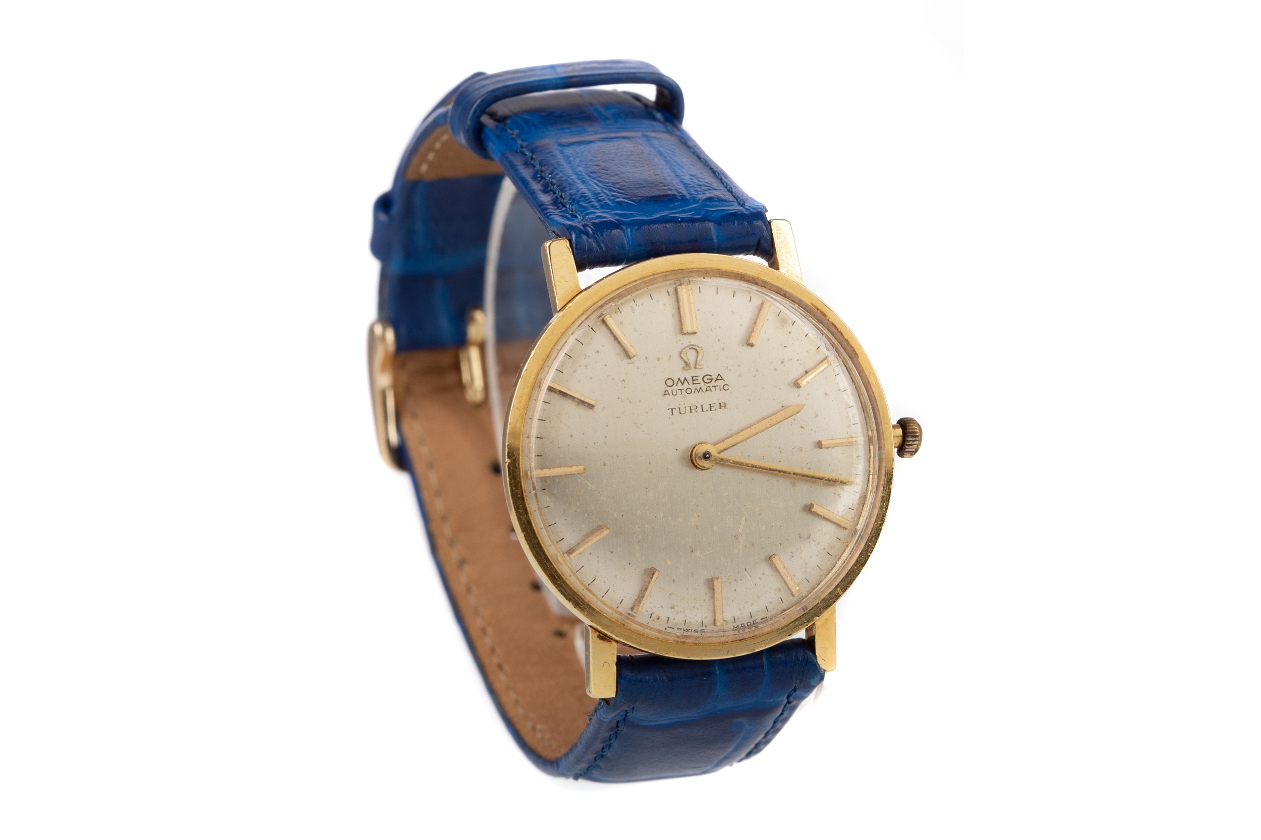 Lot 914 - A GENTLEMAN'S OMEGA TURLER EIGHTEEN CARAT