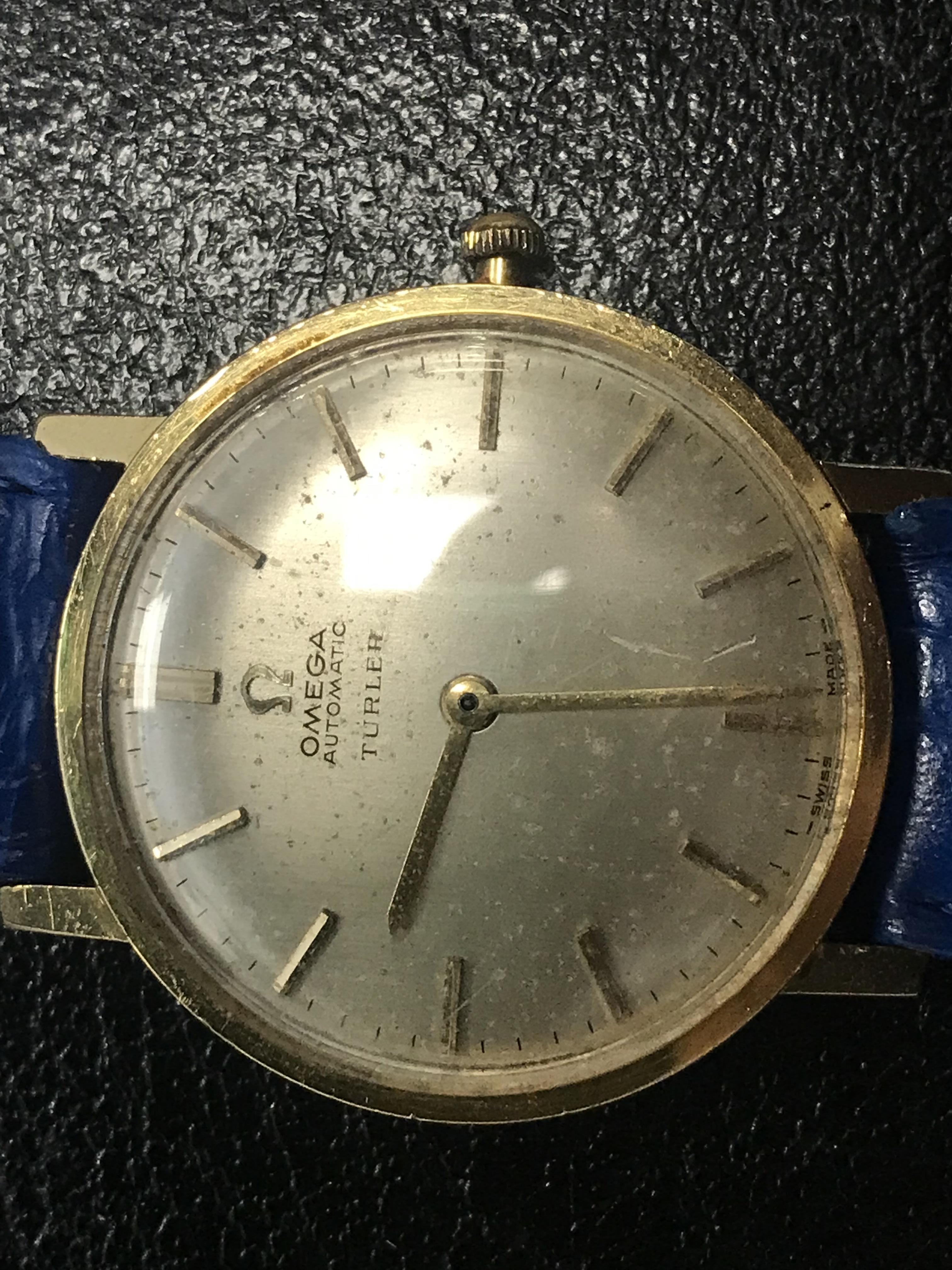 Lot 914 - A GENTLEMAN'S OMEGA TURLER EIGHTEEN CARAT