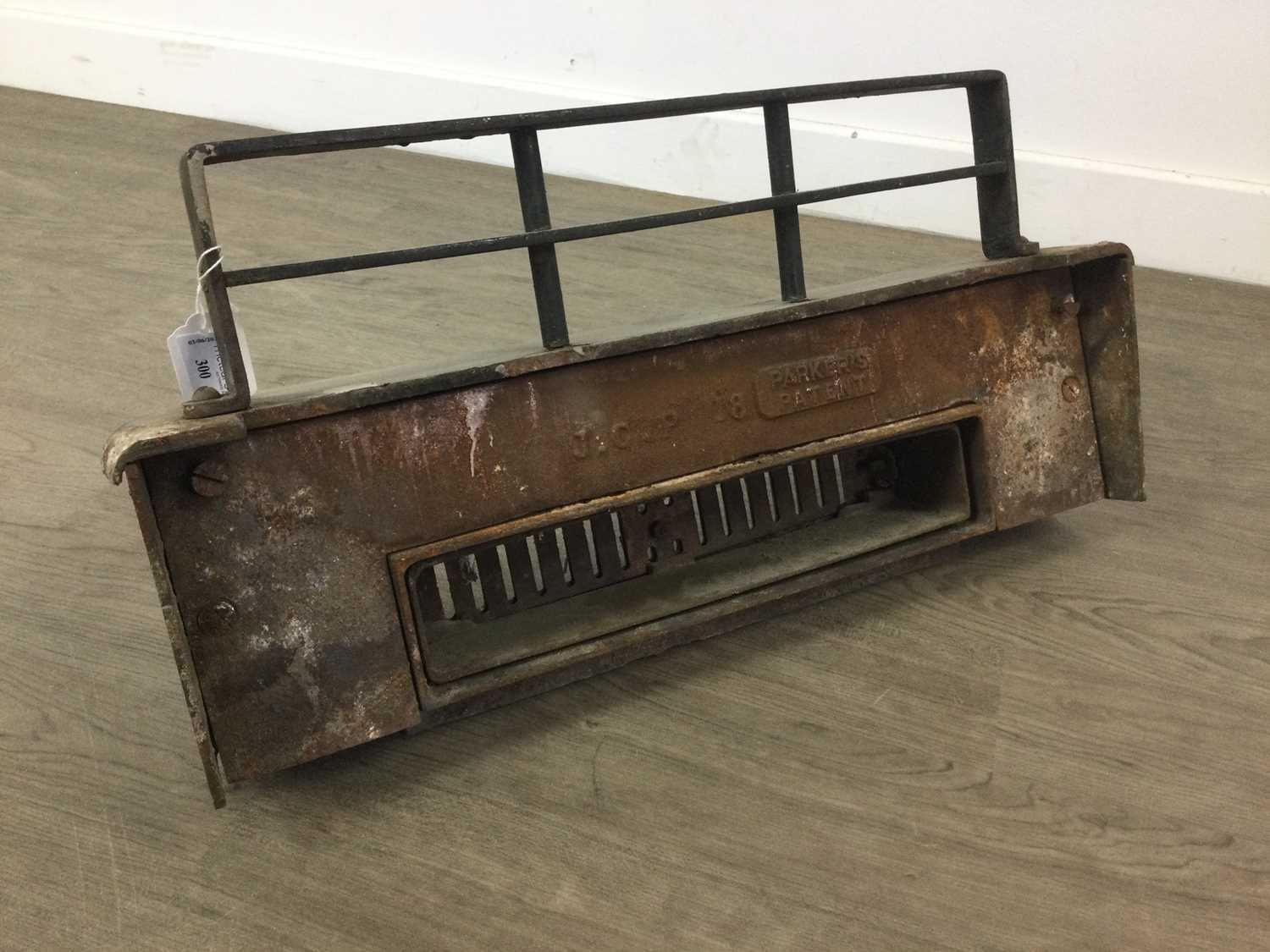 Lot 300 - GLASGOW HISTORY - CAST IRON FIRE GRATE FROM