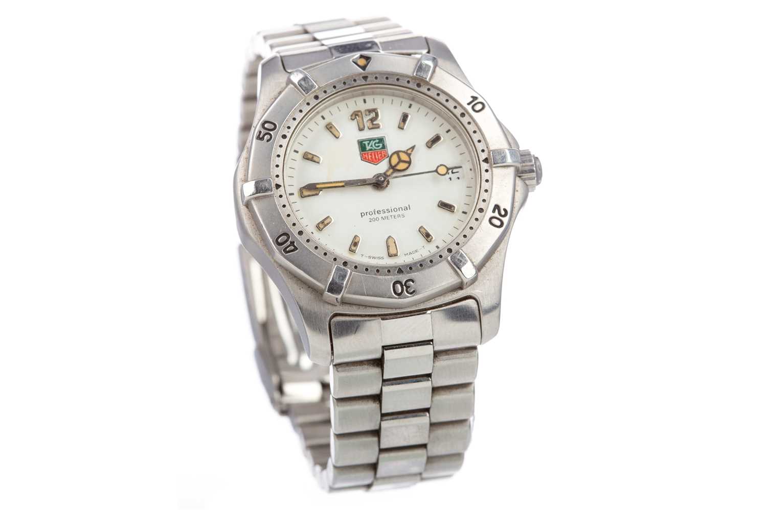 Lot 838 - A GENTLEMAN'S TAG HEUER PROFESSIONAL