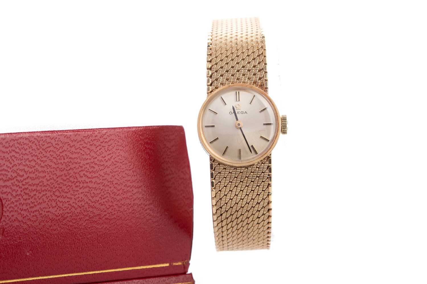 Lot 811 - A LADY'S OMEGA NINE CARAT GOLD MANUAL WIND