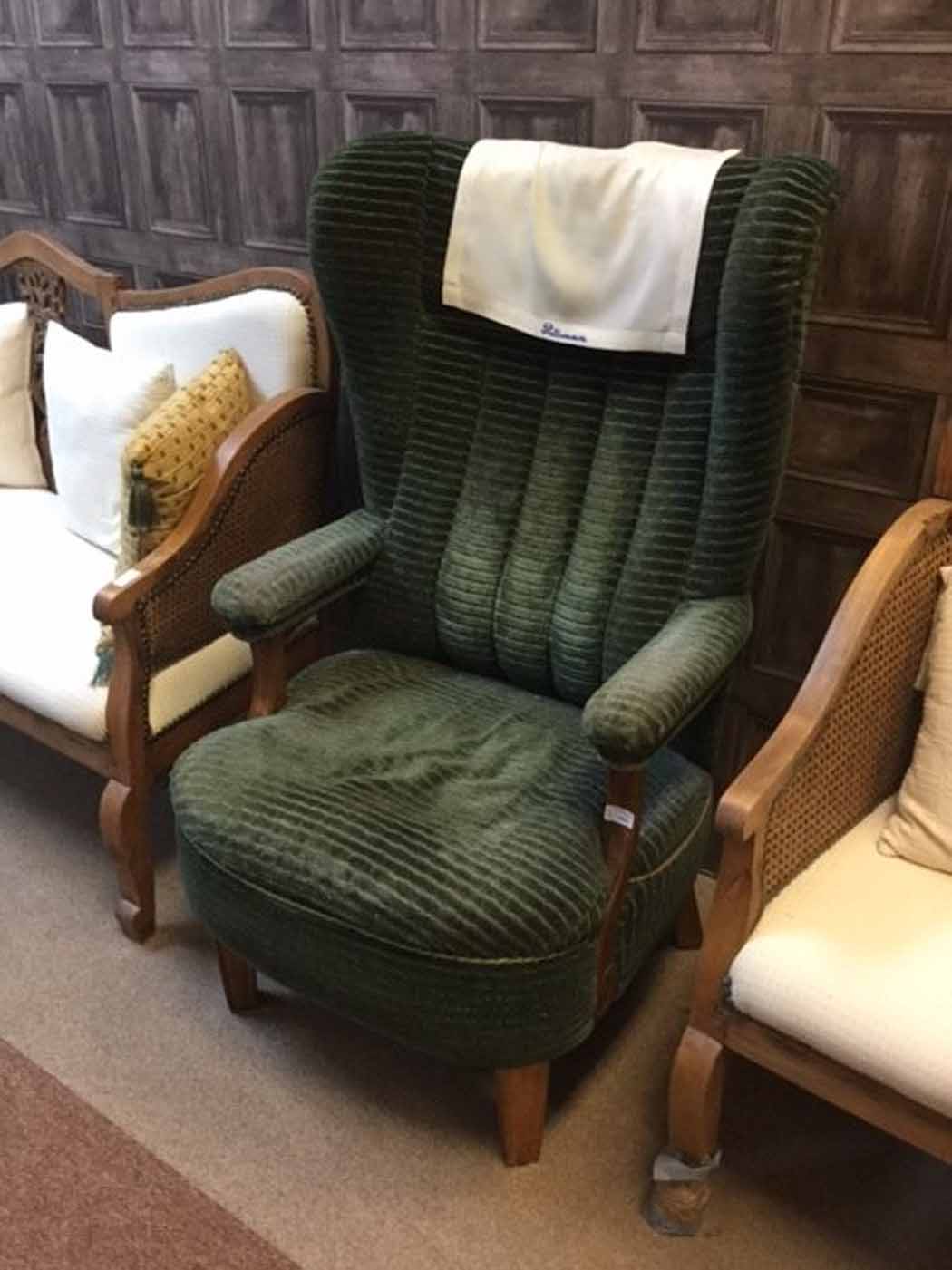 Lot 1019 - BRITISH RAILWAYS PULLMAN COACH ARMCHAIR the