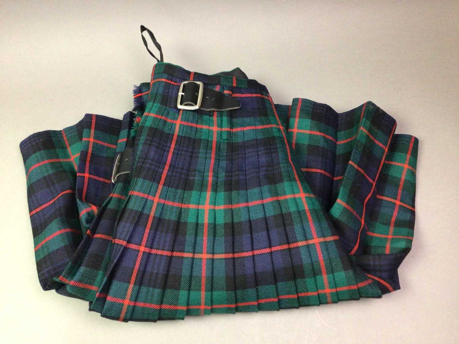 Lot 13 - MACGREGOR MACDUFF JACKET AND HIGHLAND DRESS