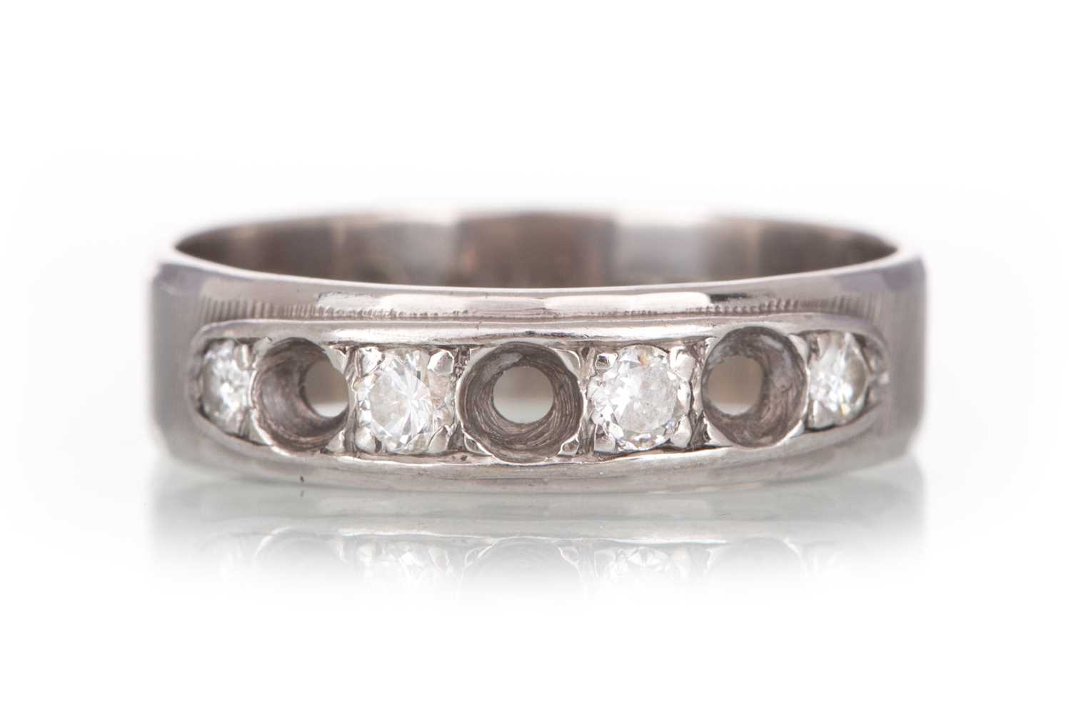 Lot 795 - PARTIAL DIAMOND RING