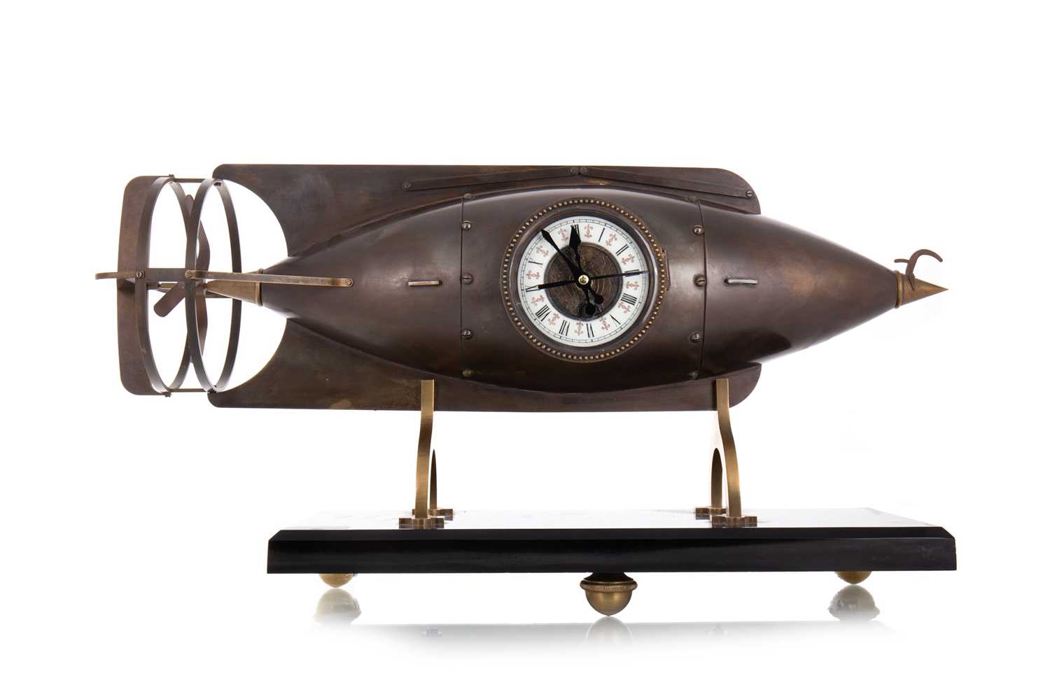 Lot 390 - ART DECO MANTLE CLOCK MODELLED AS A