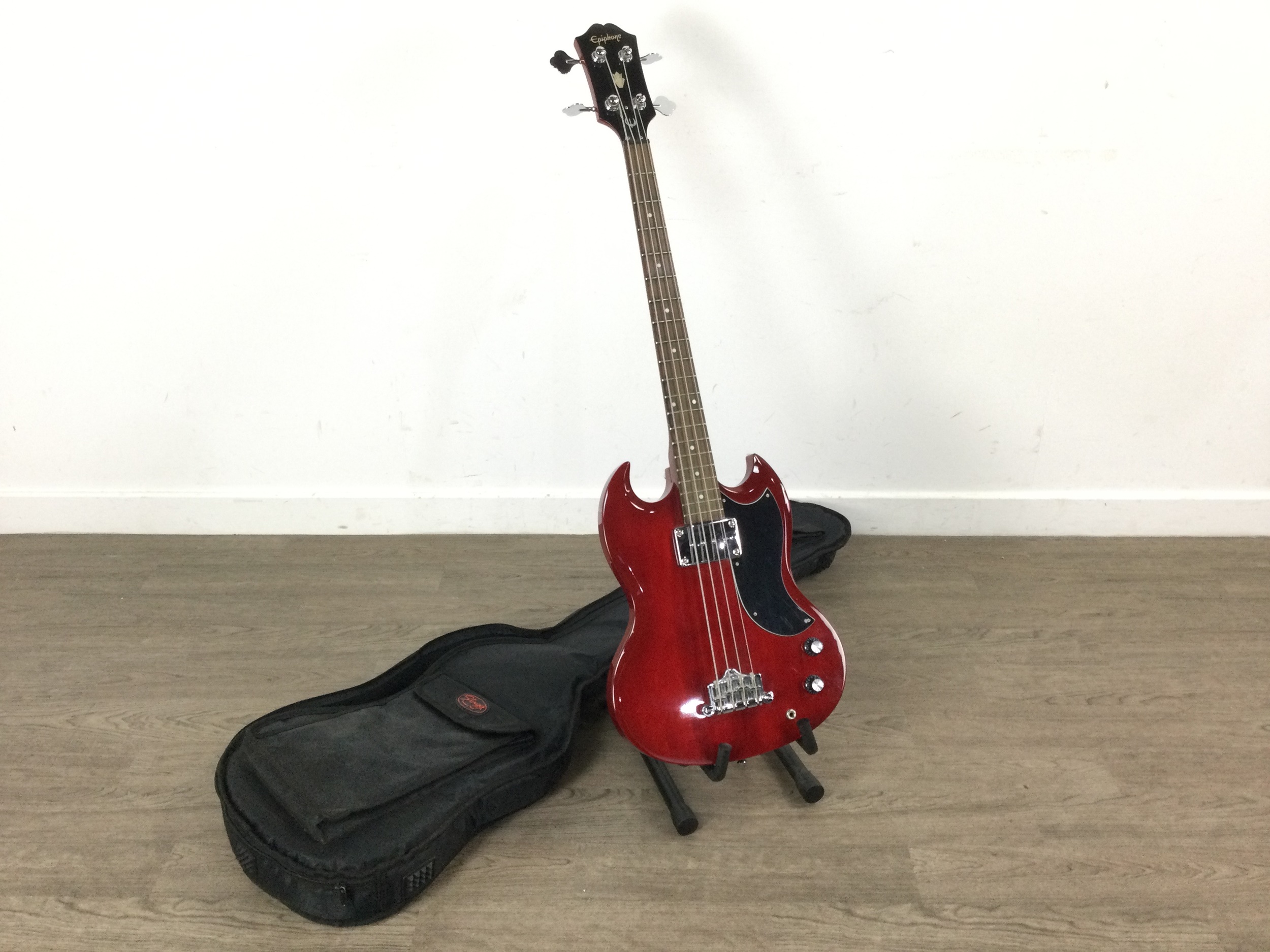 Lot 626 - EPIPHONE ELECTRIC BASS GUITER,