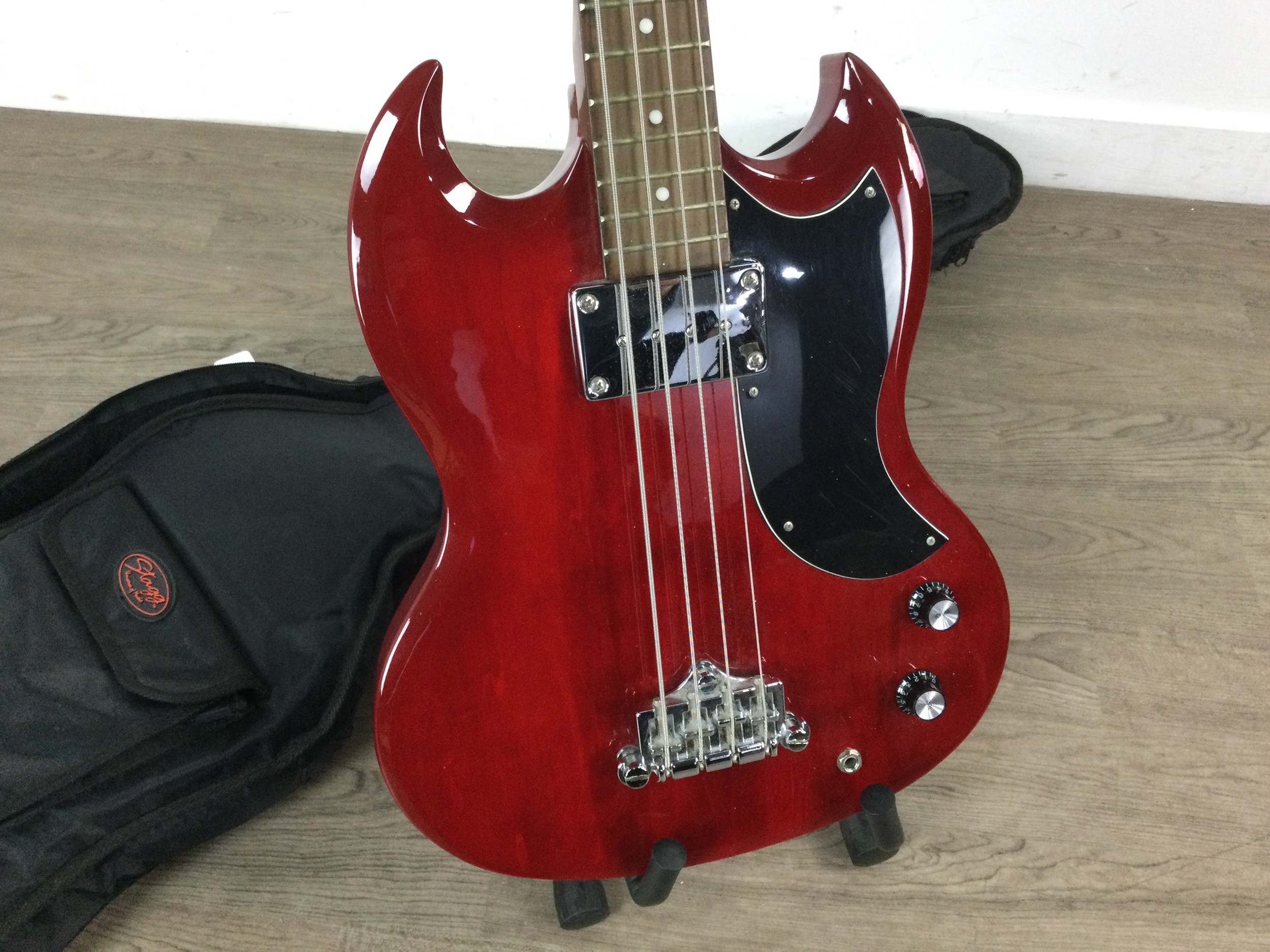 Lot 626 - EPIPHONE ELECTRIC BASS GUITER,