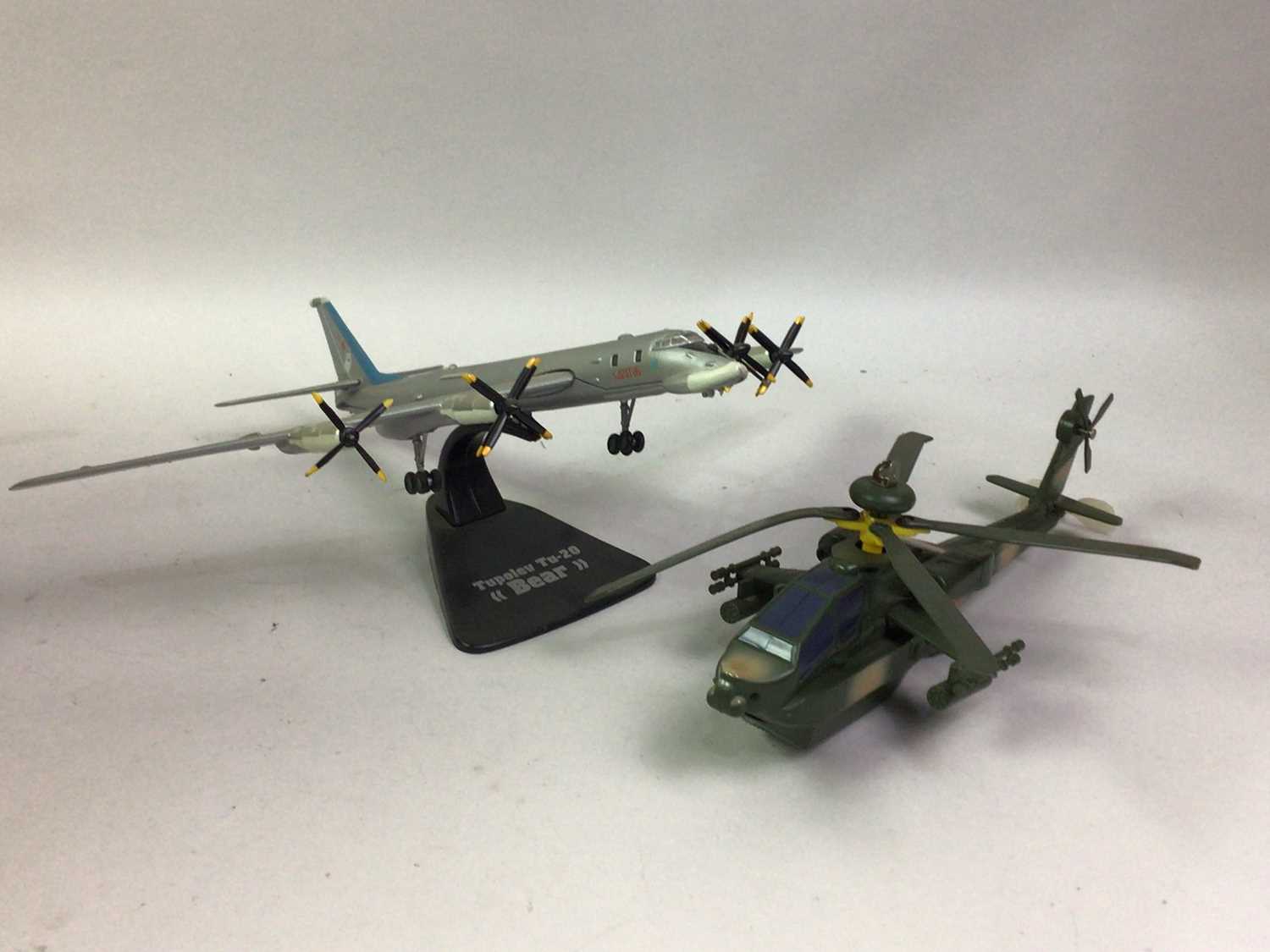 Lot 132 - COLLECTION OF MILITARY MODELS,