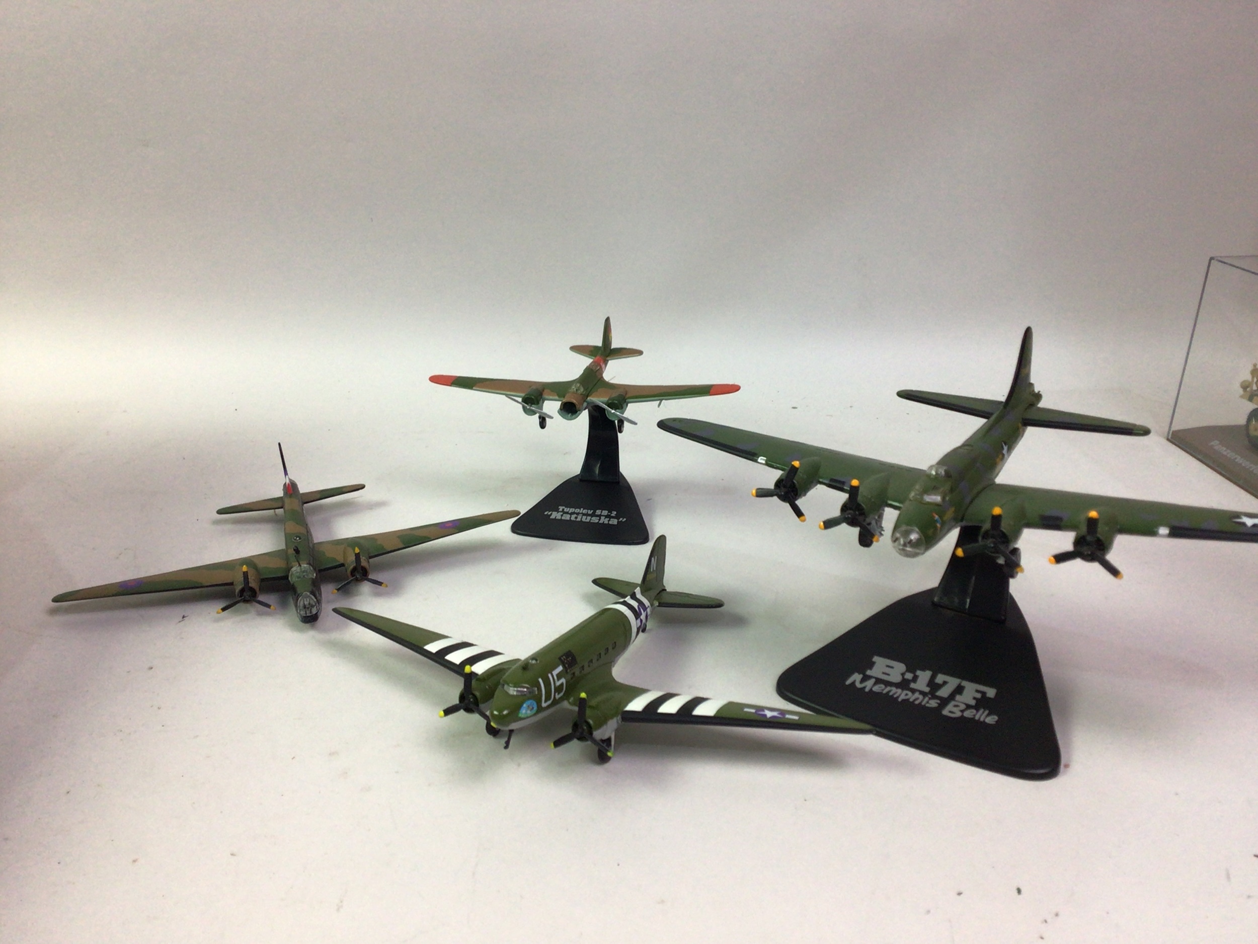 Lot 135 - COLLECTION OF MILITARY MODELS,