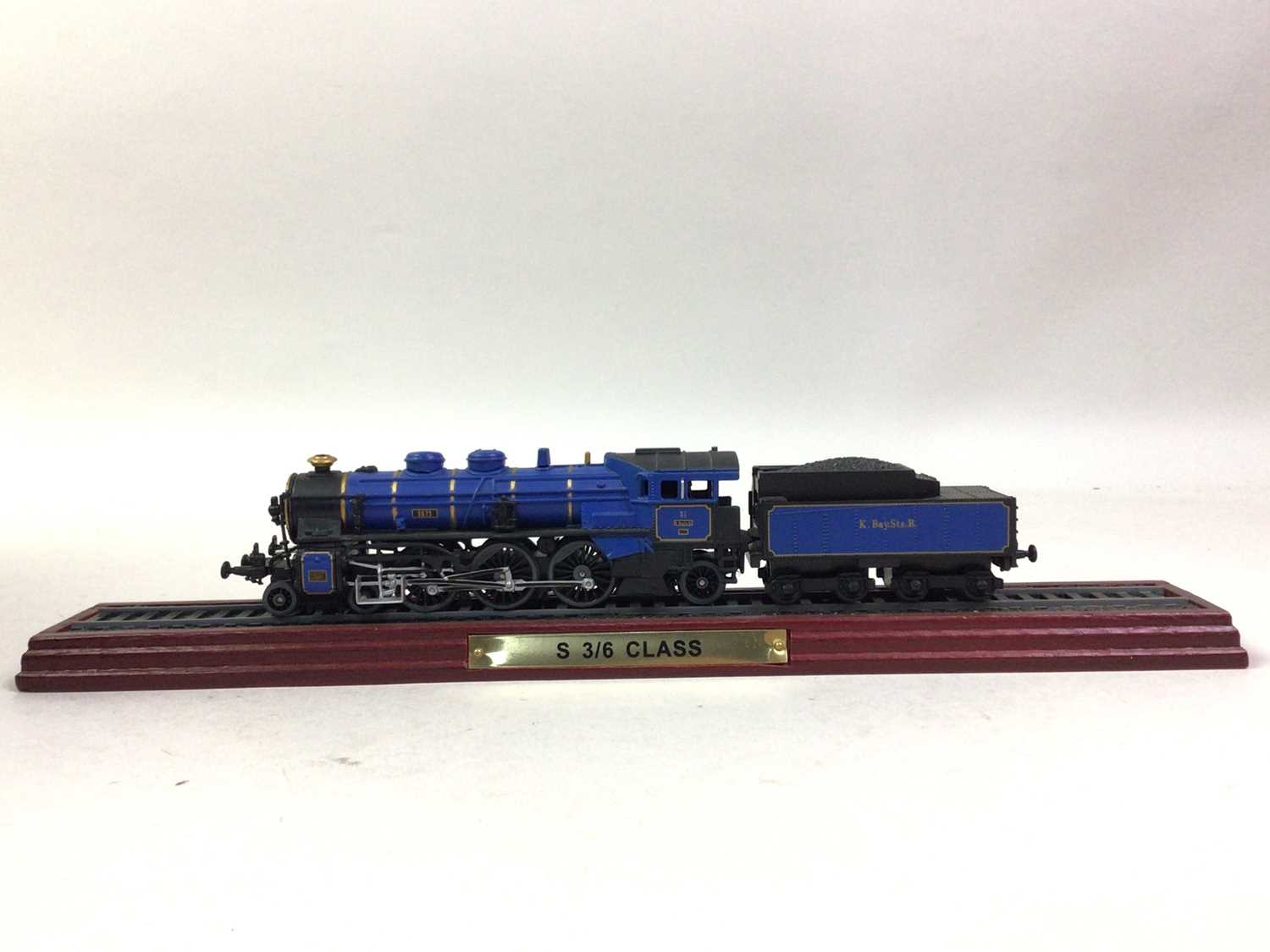 Lot 150 - COLLECTION OF STATIC MODEL TRAINS,
