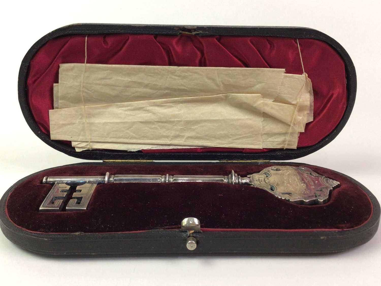 Lot 11 - SILVER PRESENTATION KEY,