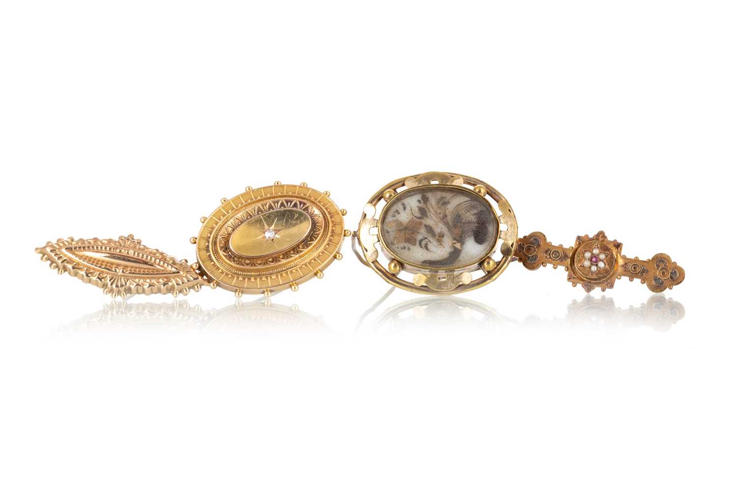 Lot 572 - COLLECTION OF VICTORIAN BROOCHES,
