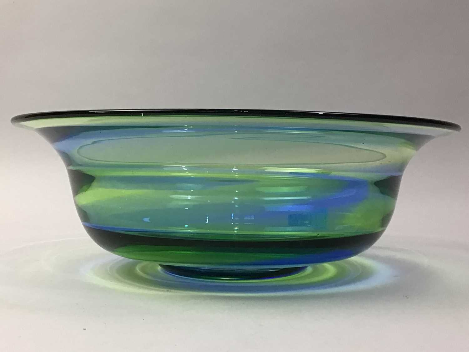 Lot 640 - STEVENS & WILLIAMS, ART GLASS BOWL,