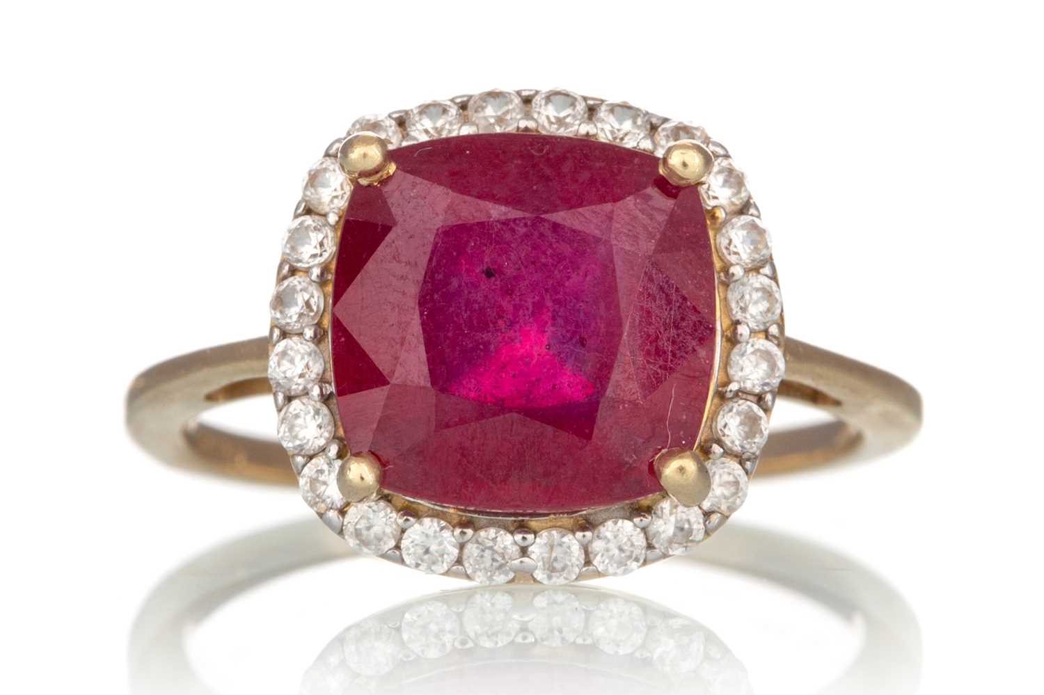 Lot 552 - SYNTHETIC RUBY AND GEM SET RING,