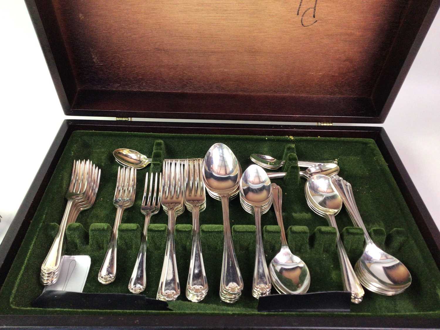 Lot 292 - GEORGE WOOD AND SONS SILVER PLATED CANTEEN