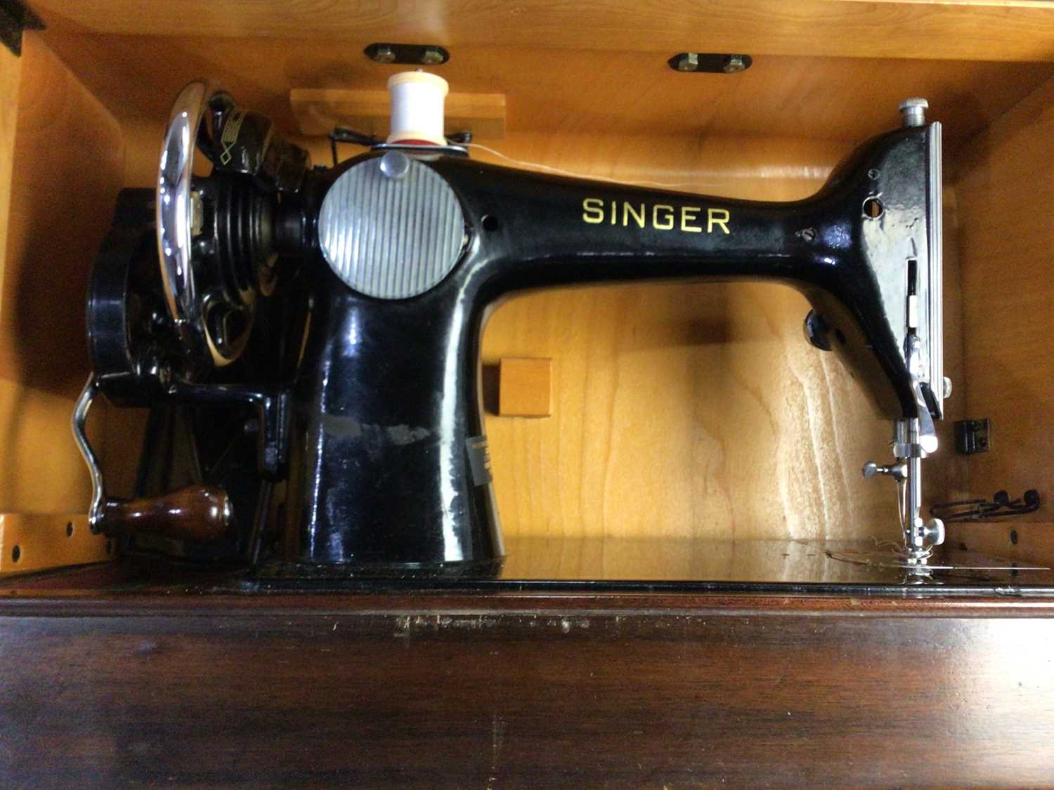 Lot 486 - SINGER HAND CRANK SEWING MACHINE,