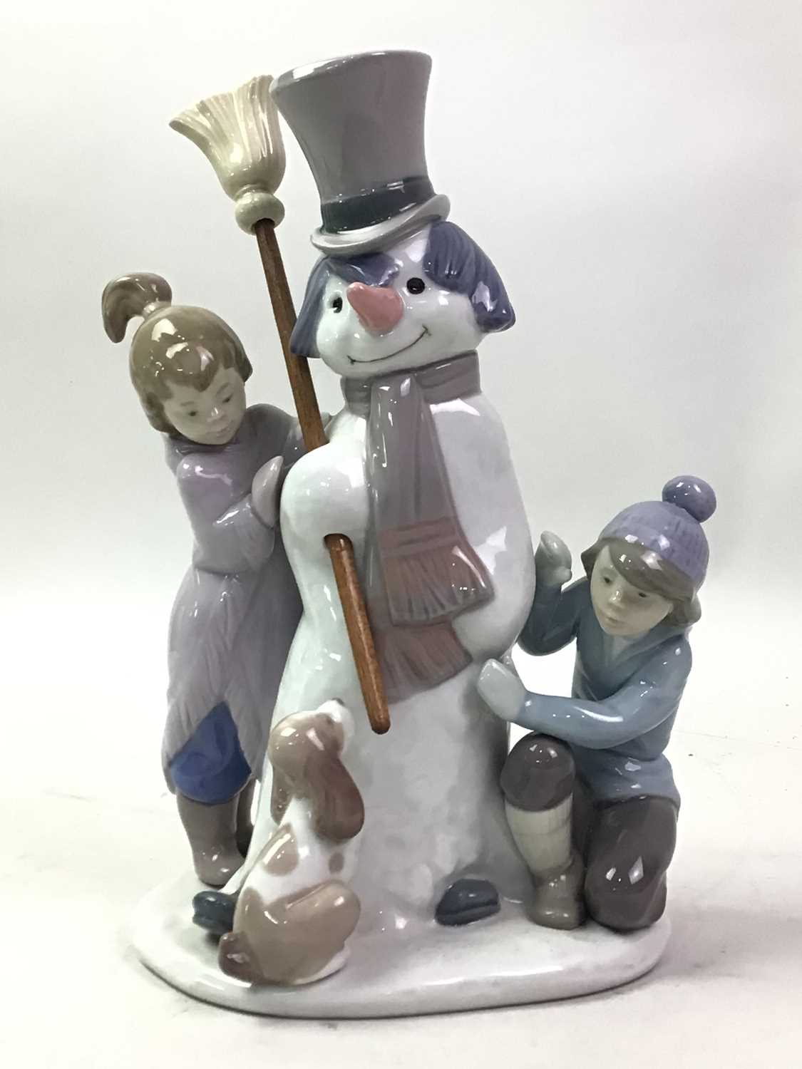Lot 580 - GROUP OF LLADRO FIGURES,