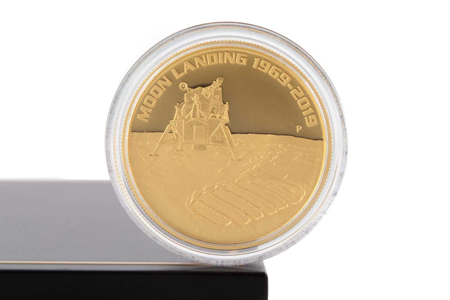 Lot 42 - 50TH ANNIVERSARY OF THE MOON LANDING 1oz GOLD