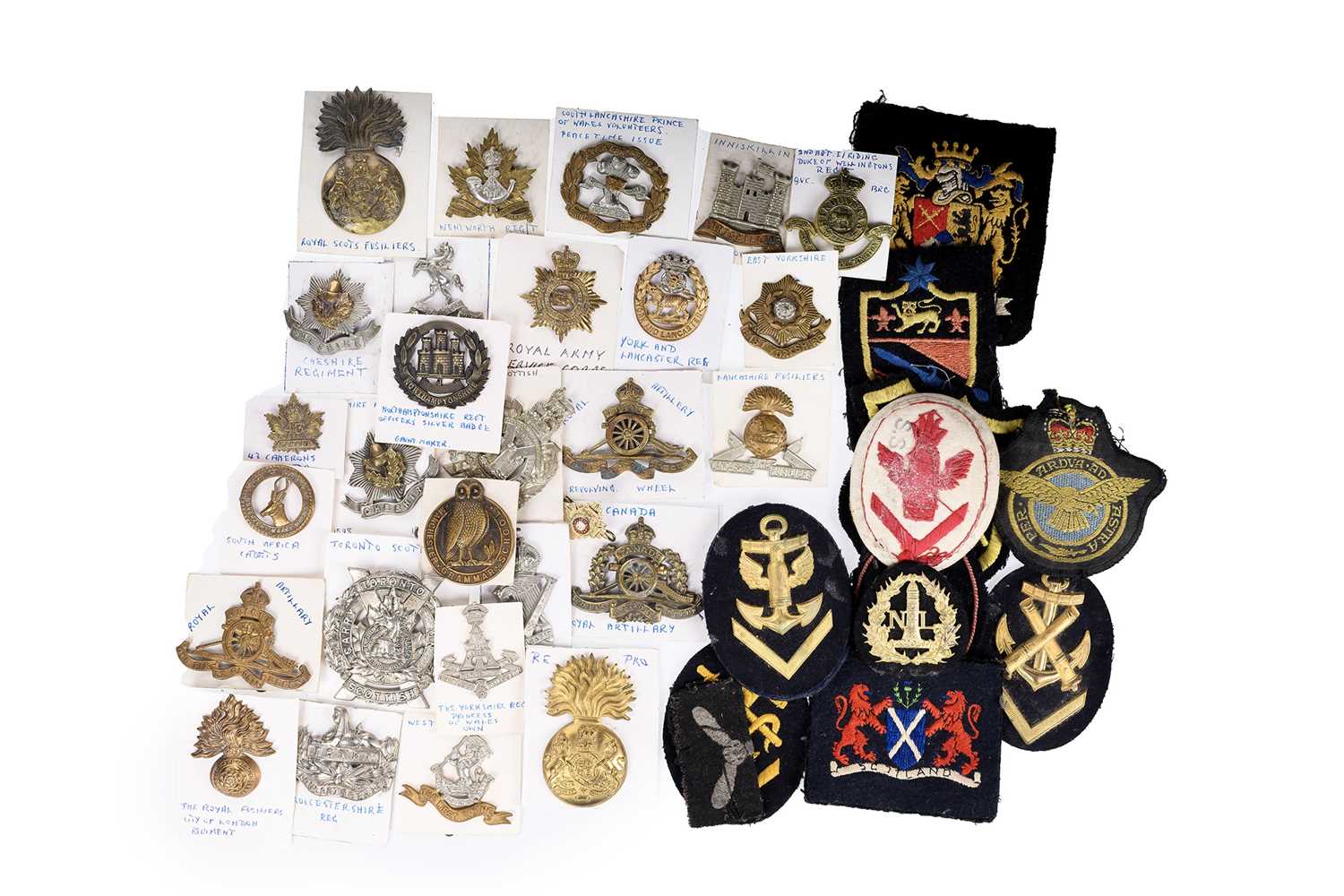 Lot 33 - COLLECTION OF CAP BADGES, PATCHES AND FURTHER
