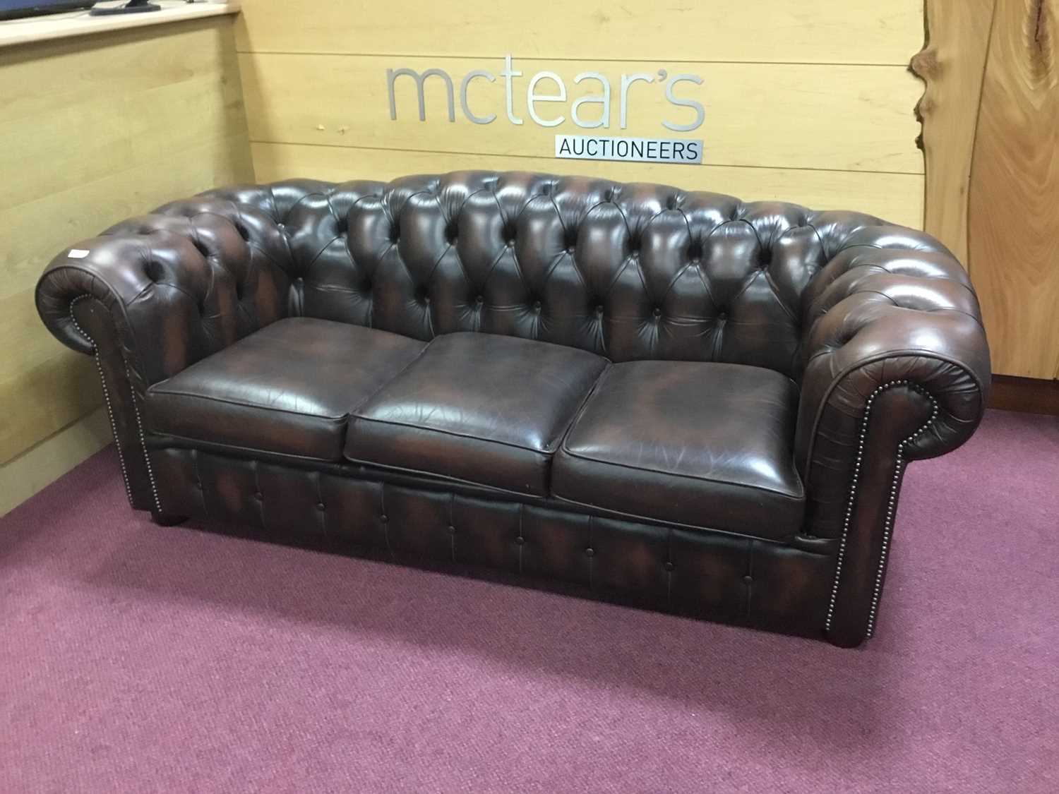 Lot 465 - CHESTERFIELD SETTEE,