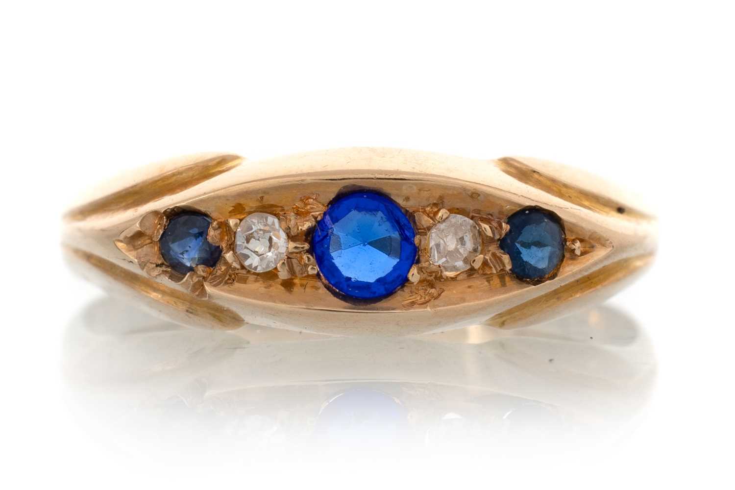 Lot 507 - VICTORIAN BOAT RING,