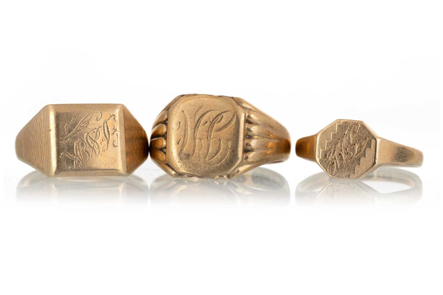 Lot 569 - THREE SIGNET RINGS,