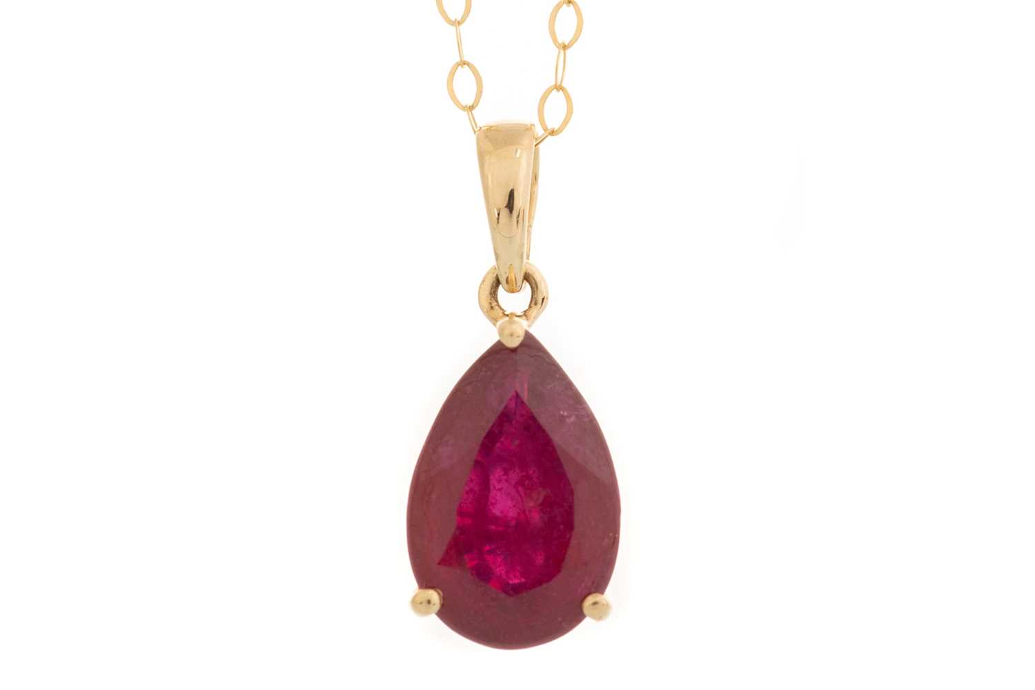 Lot 676 - RUBY PENDANT,