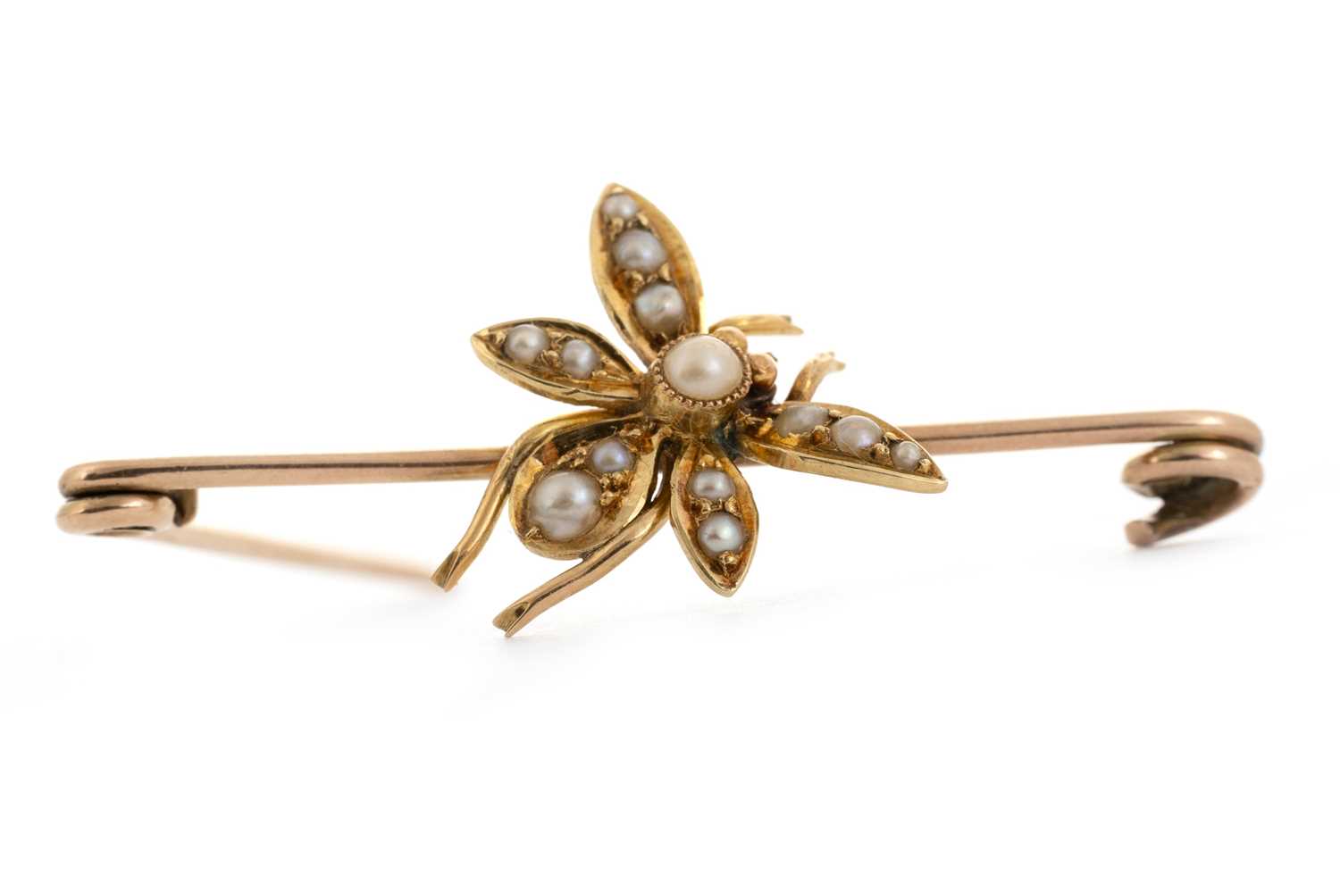 Lot 757 - VICTORIAN BEE BROOCH,