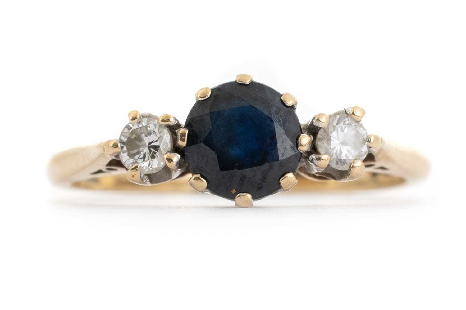 Lot 786 - SAPPHIRE AND DIAMOND THREE STONE RING,