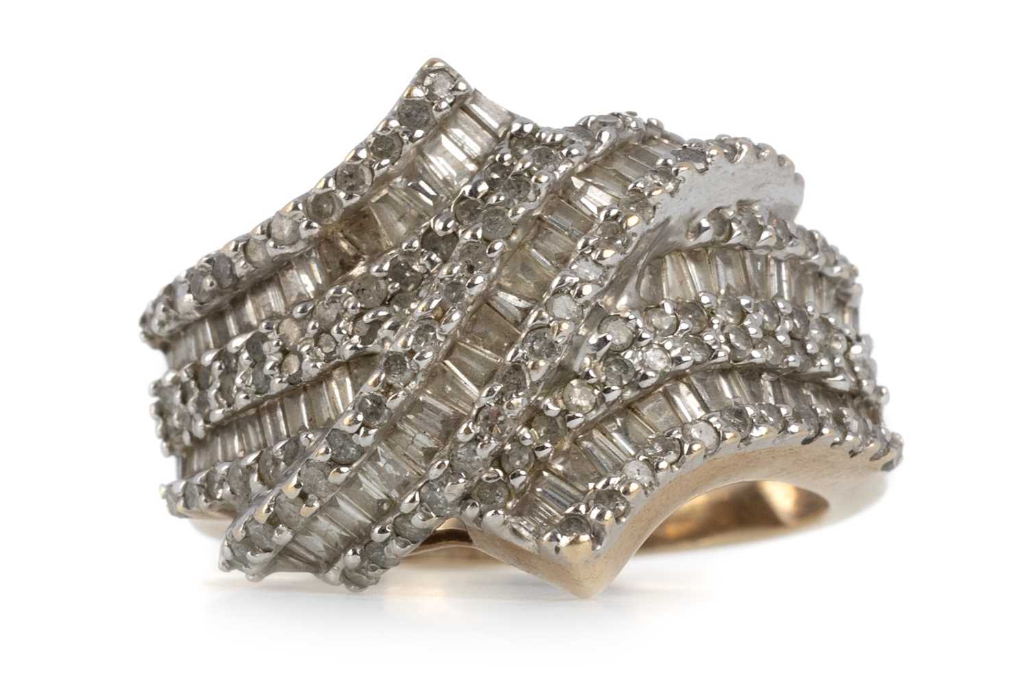 Lot 489 - DIAMOND DRESS RING,