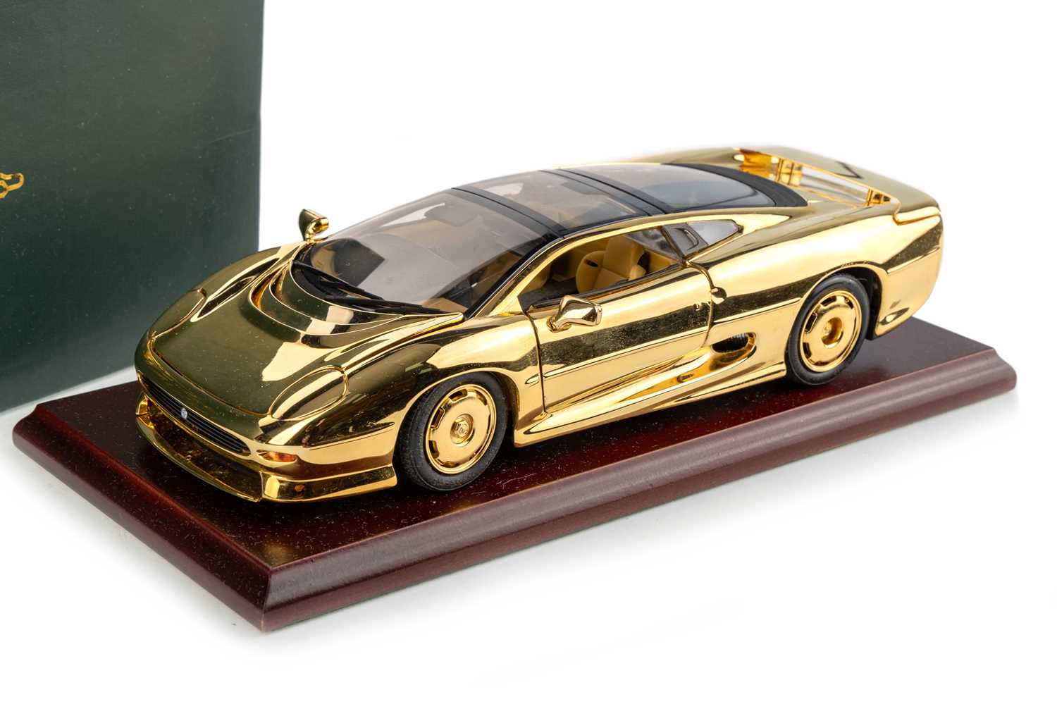 Lot 437 - GWILO 1/18th SCALE MODEL OF A JAGUAR XJ220,