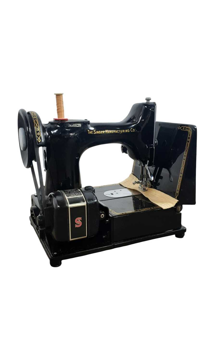 Lot 578 - SINGER MODEL 222K SEWING MACHINE,
