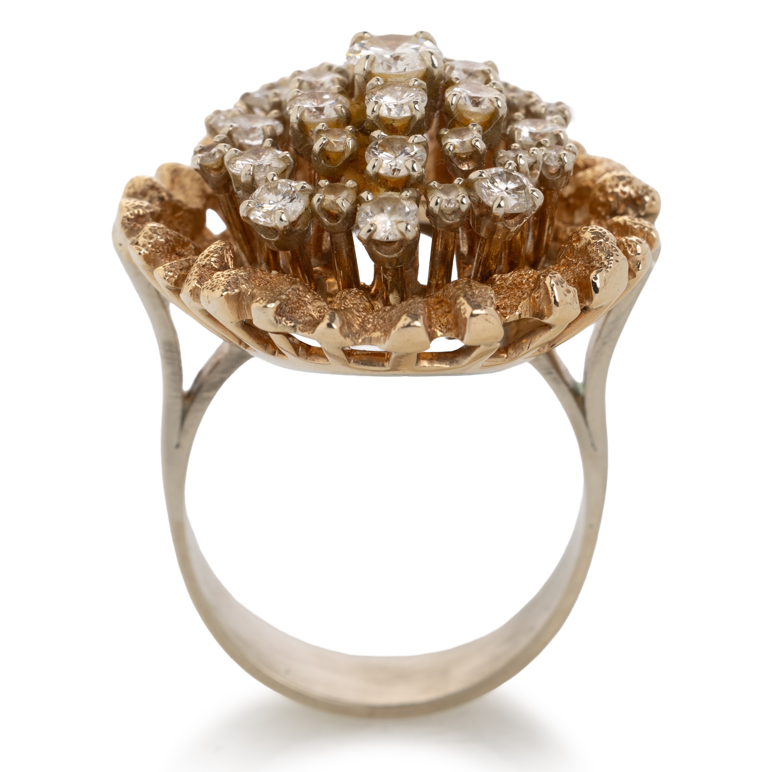 Lot 411 - LARGE DIAMOND CLUSTER RING,